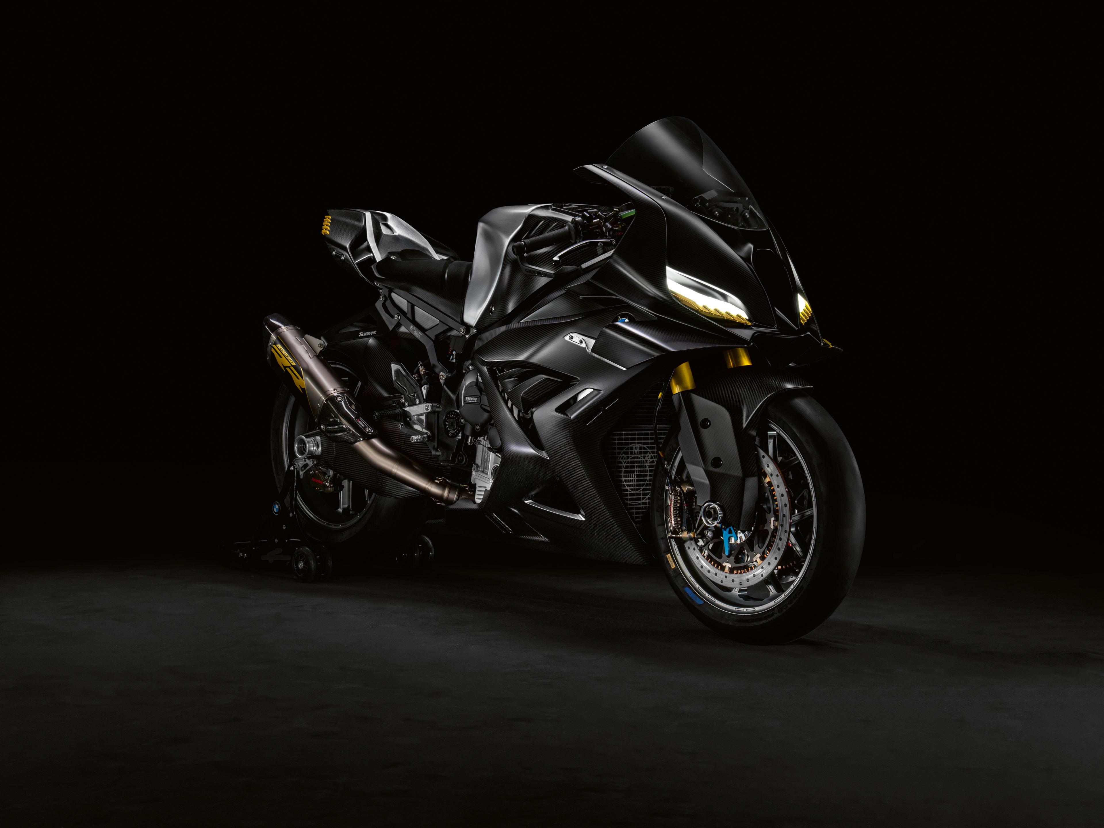 BMW's Small, Carbon-Laden Superbike Emerged at Villa d'Este - Autoblog