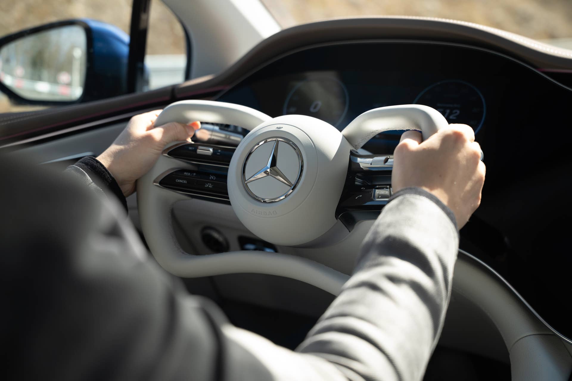 Mercedes Unveils Radical Yoke Steering Wheel Design - Autoblog