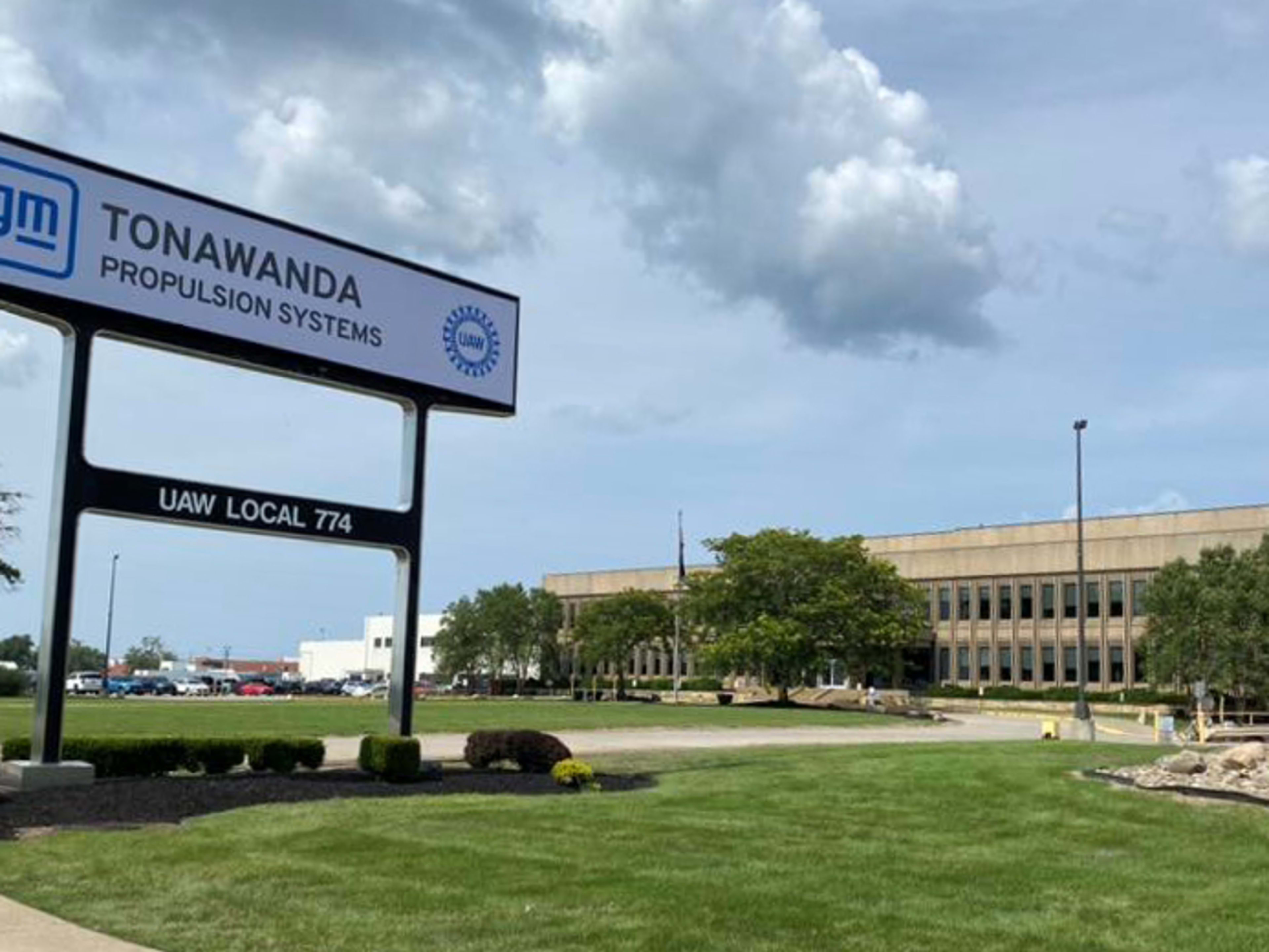 Why GM is Investing Almost $1 Billion in Combustion Engines While ...