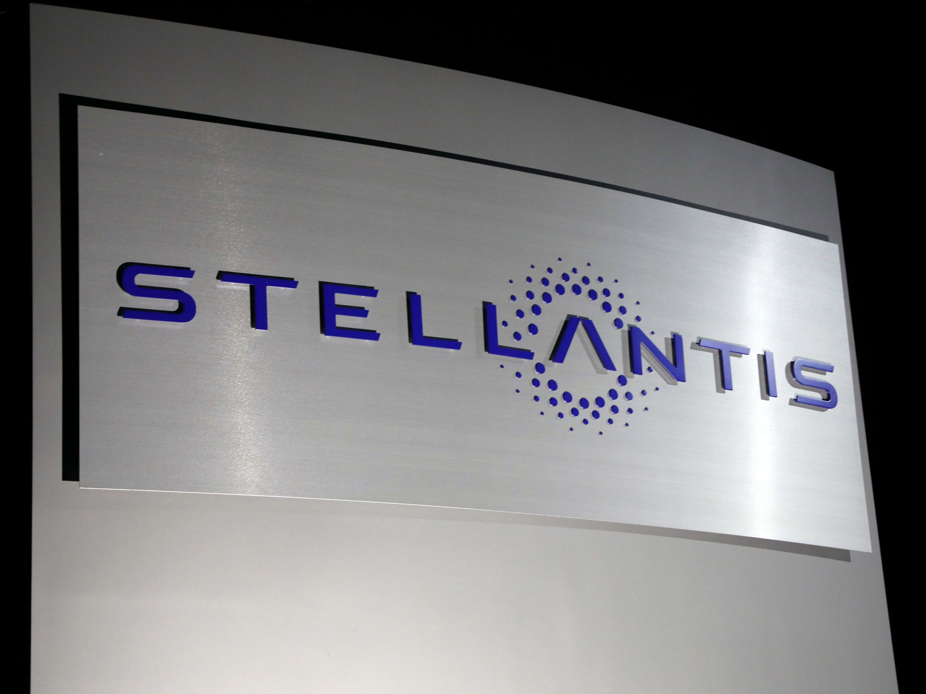 Stellantis Recalls 219,000 U.S. Vehicles Over Rear-View Camera Failure ...