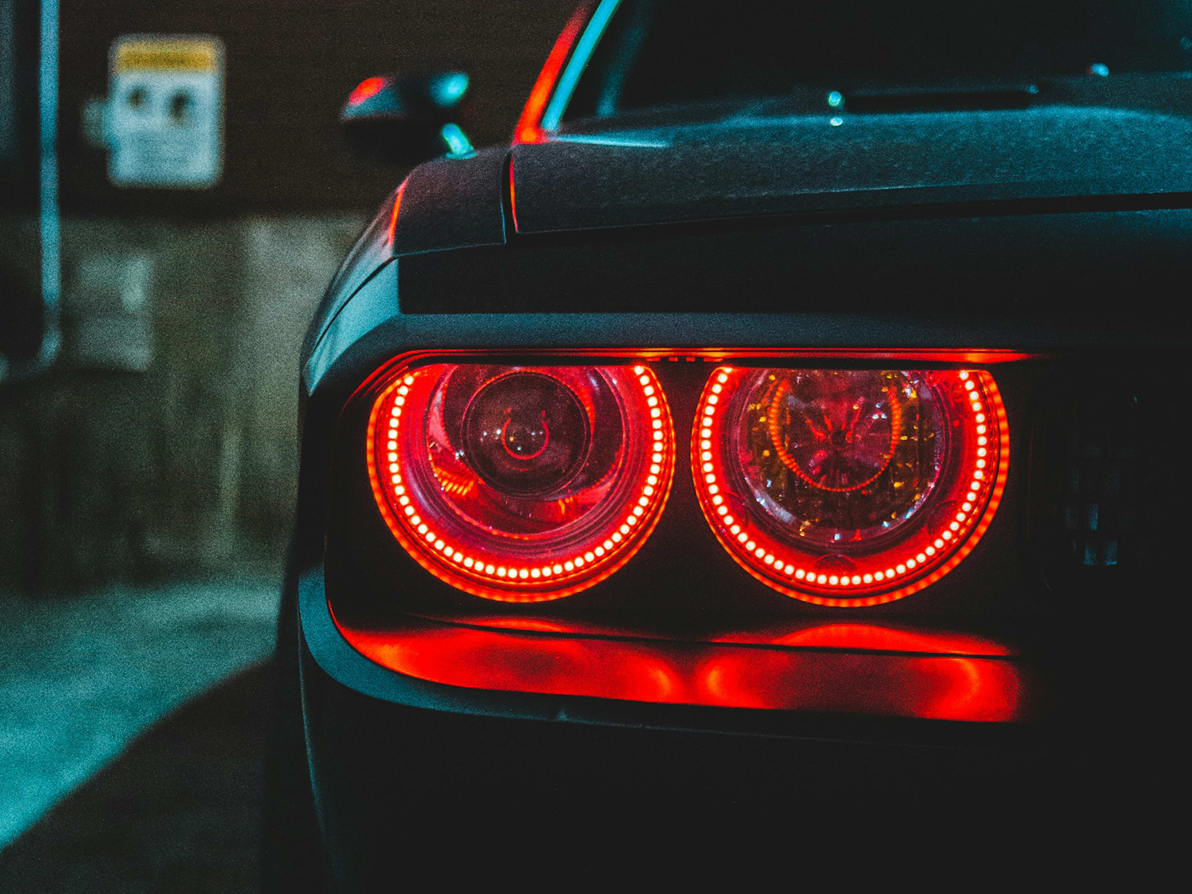 Study Shows How Front-Facing Brake Lights Can Save Lives - Autoblog