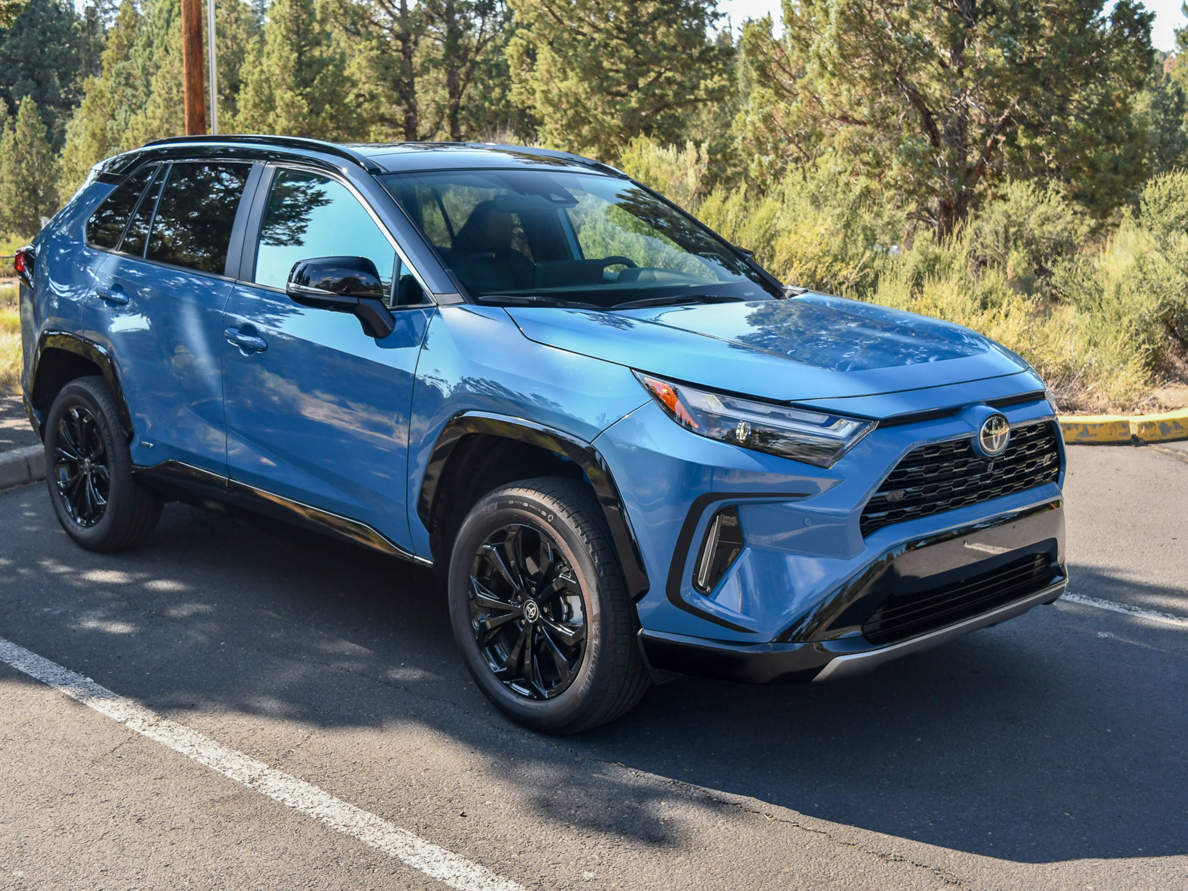5 Reasons I'd Buy the XSE Trim of the 2025 Toyota RAV4 Hybrid Over the Limited - Autoblog