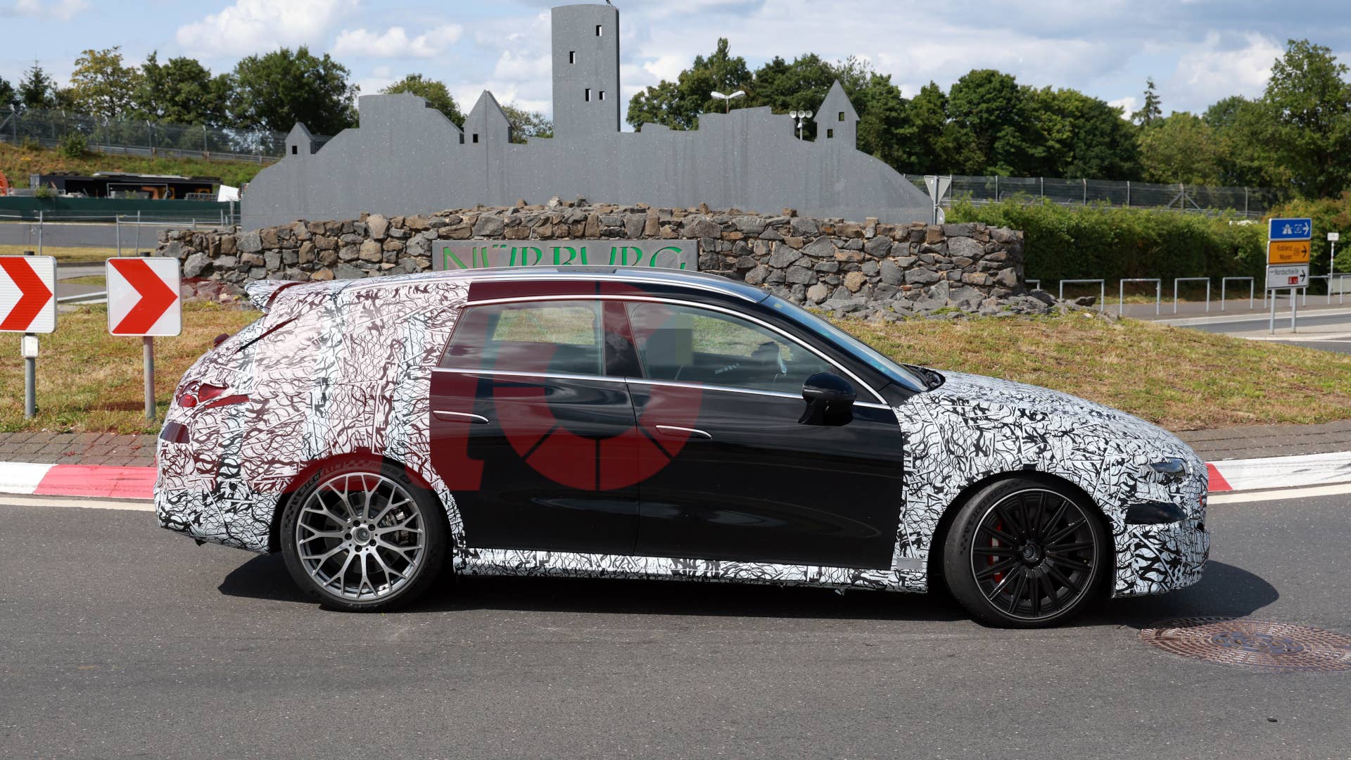SPIED: Mercedes-AMG's 550-HP CLA Shooting Brake Will Torment Its Tires ...