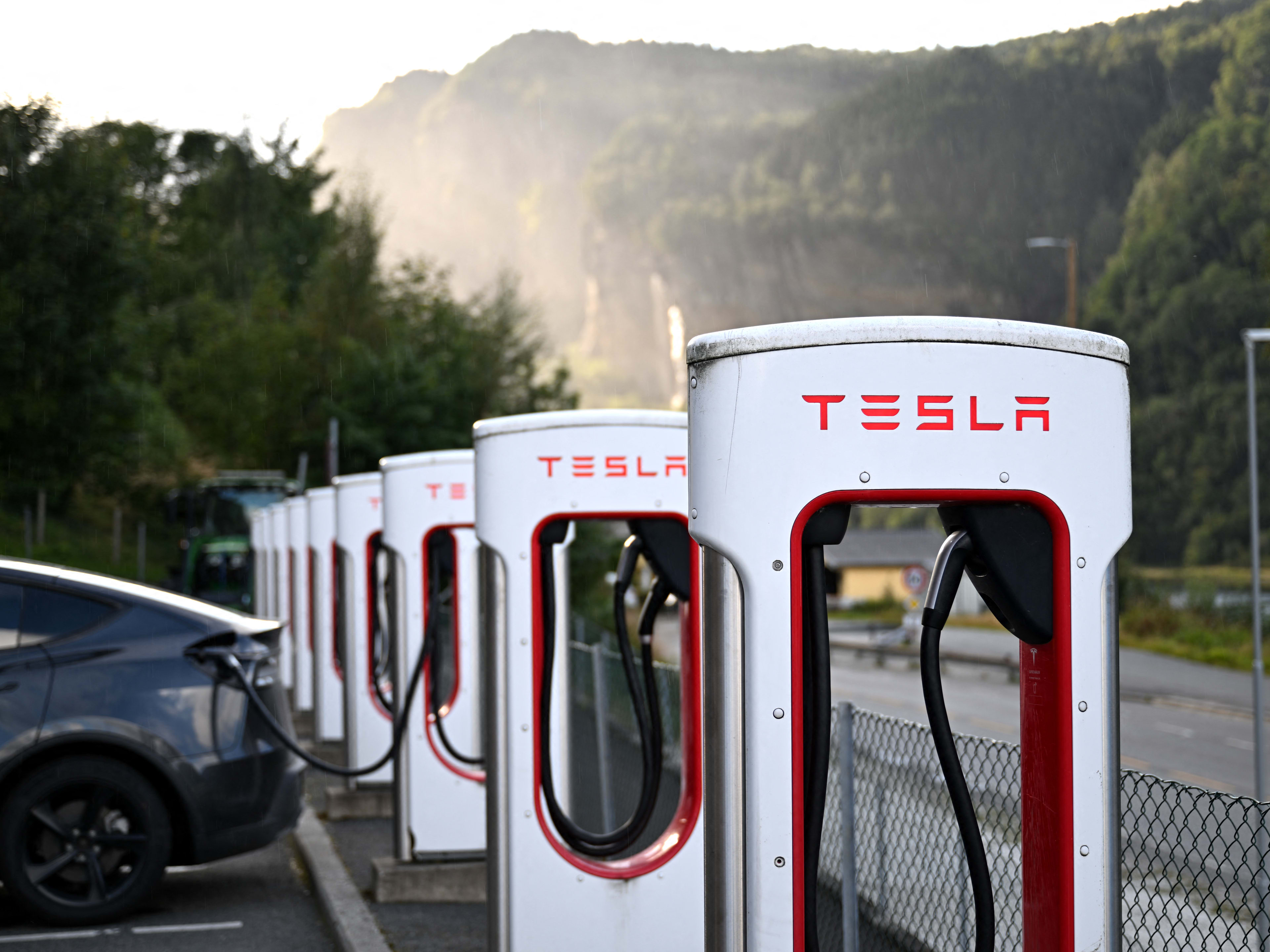 What is mpg and how does it compare with kWh or liters per mile? - Autoblog