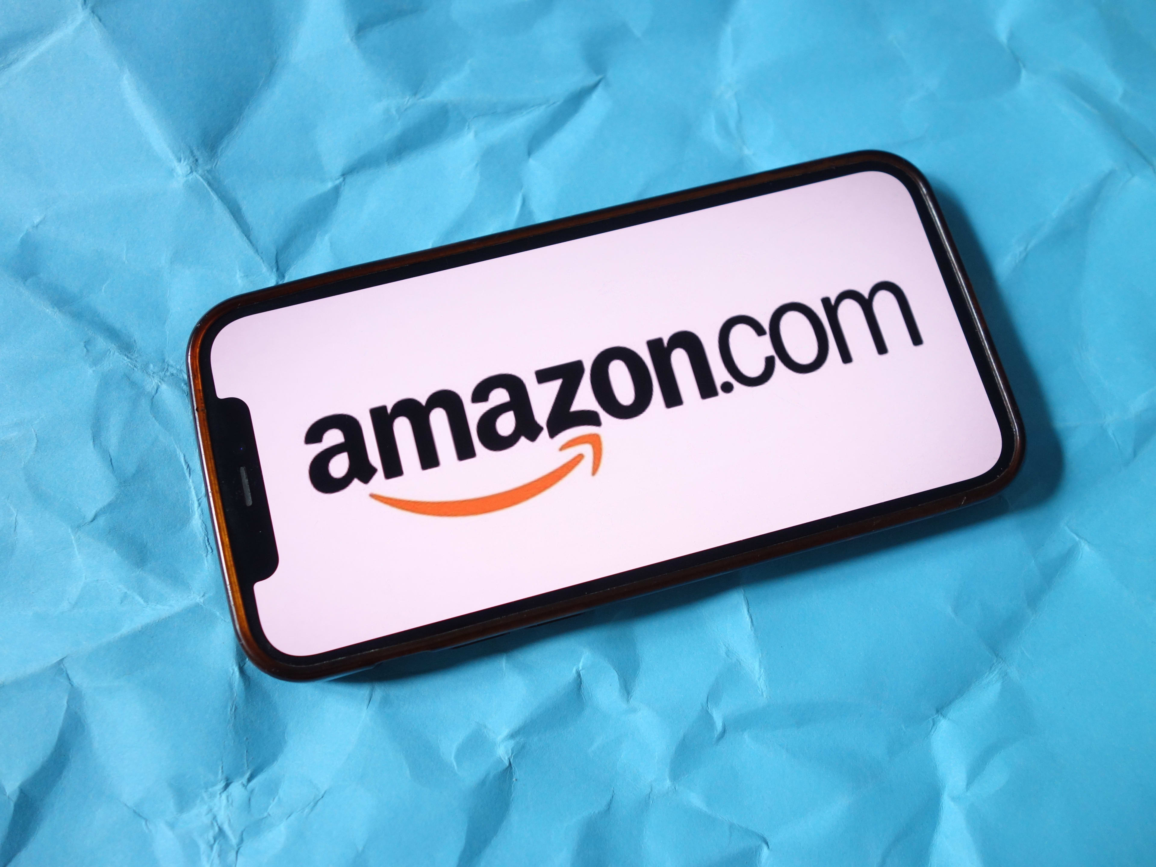 Amazon Is Selling a ‘Fantastic’ Car Phone Holder for 50% Off - Autoblog