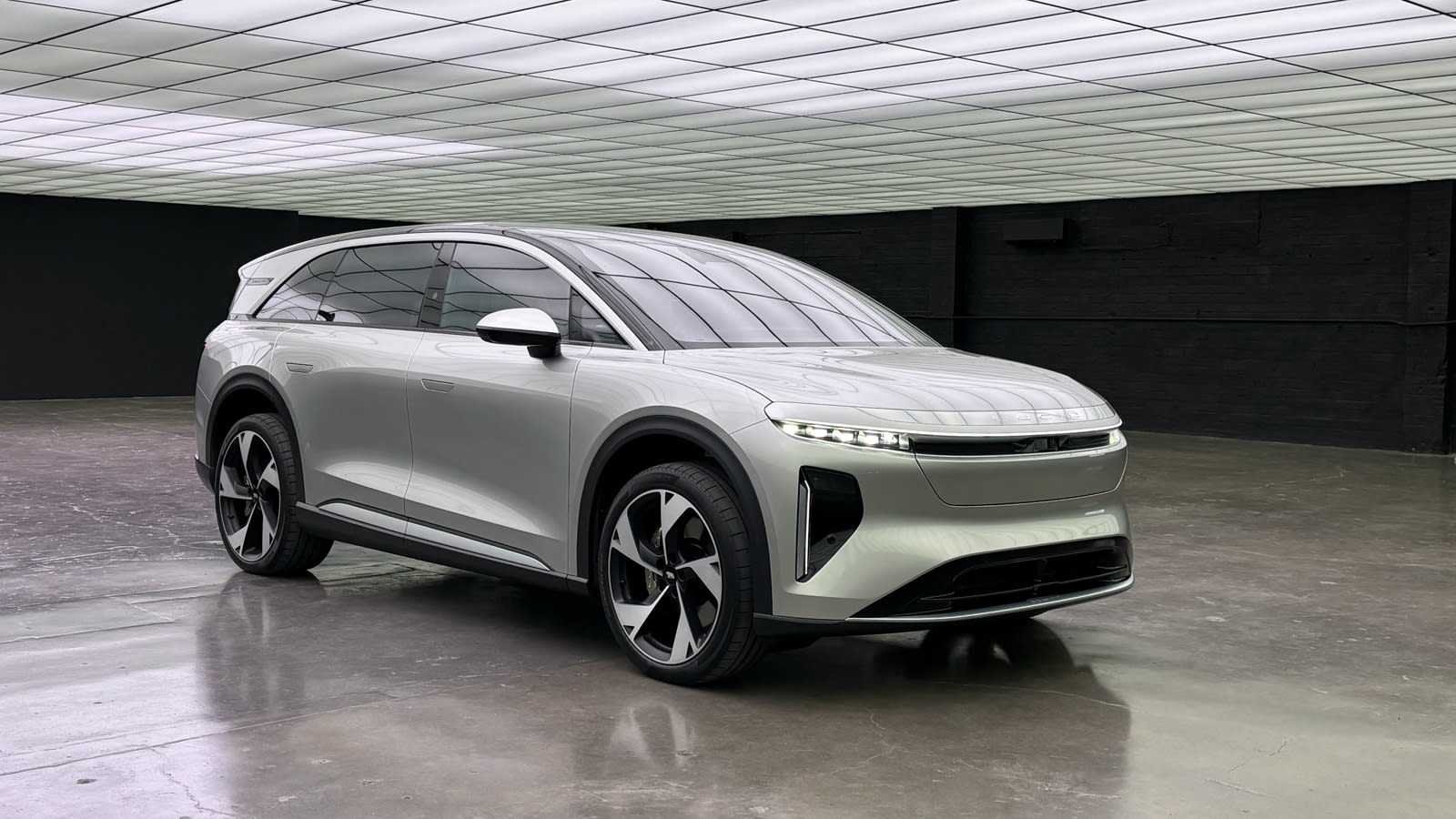 Lucid Gravity Preview: Three-row, family-friendly EV with a 440-plus ...