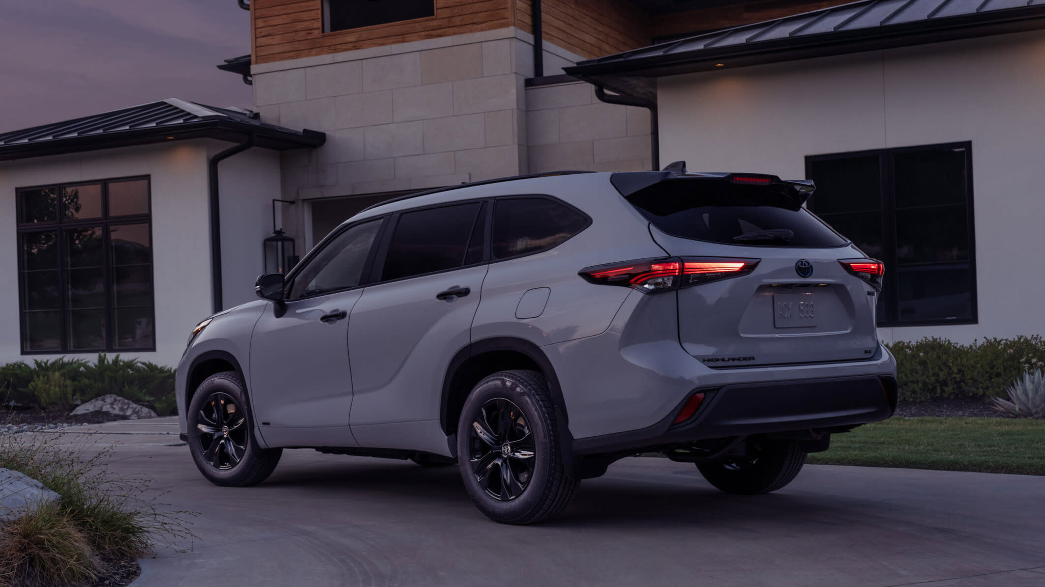 2024 Toyota Highlander Review: Hybrid still a contender, but there's a ...