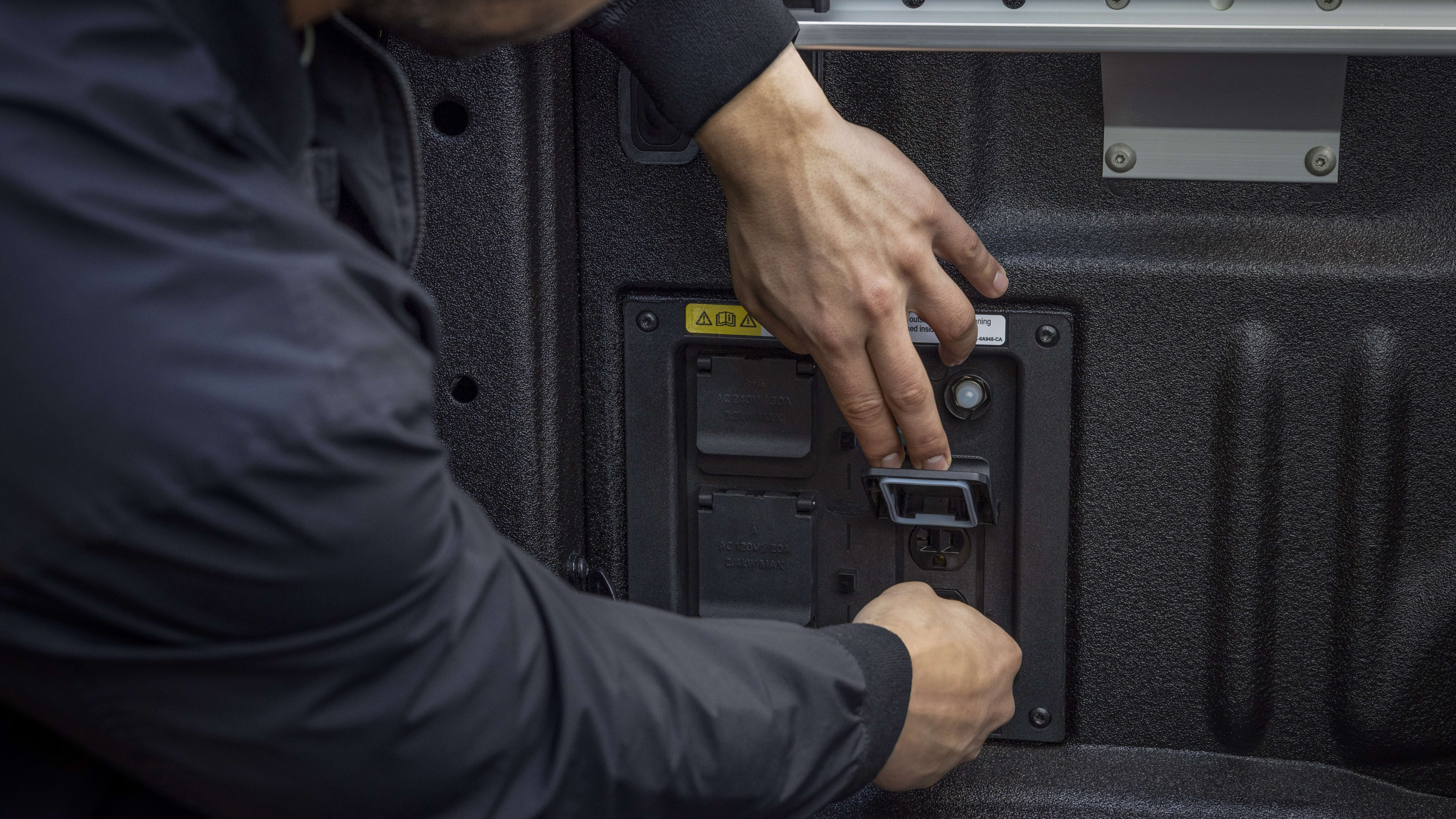 2024 Ford F-150's Pro Access Tailgate — how it works, what's cool about ...