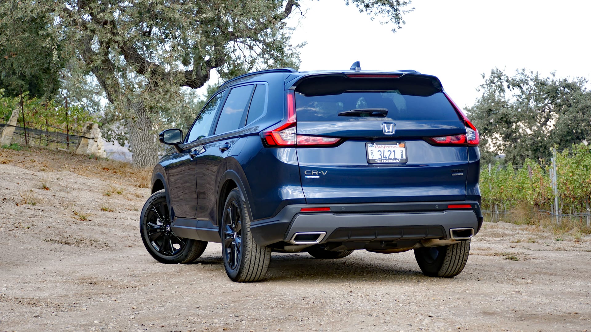 Honda CR-V vs Kia Sportage: Compact hybrid SUV comparison test - Autoblog