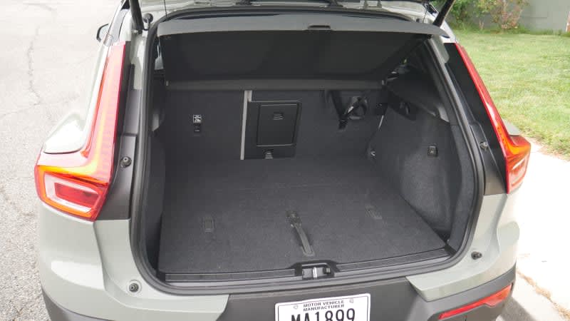 Volvo XC40 Recharge Luggage Test: How much fits in the cargo area ...