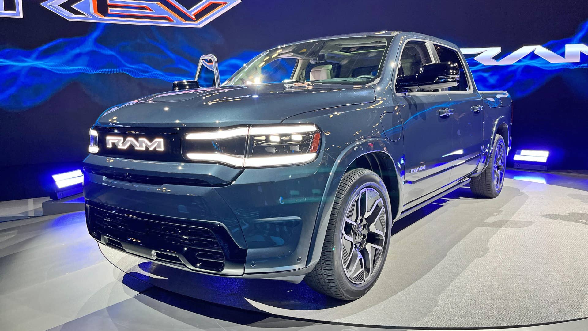 2025 Ram 1500 REV packs 650 horsepower, up to 500 miles of range - Autoblog