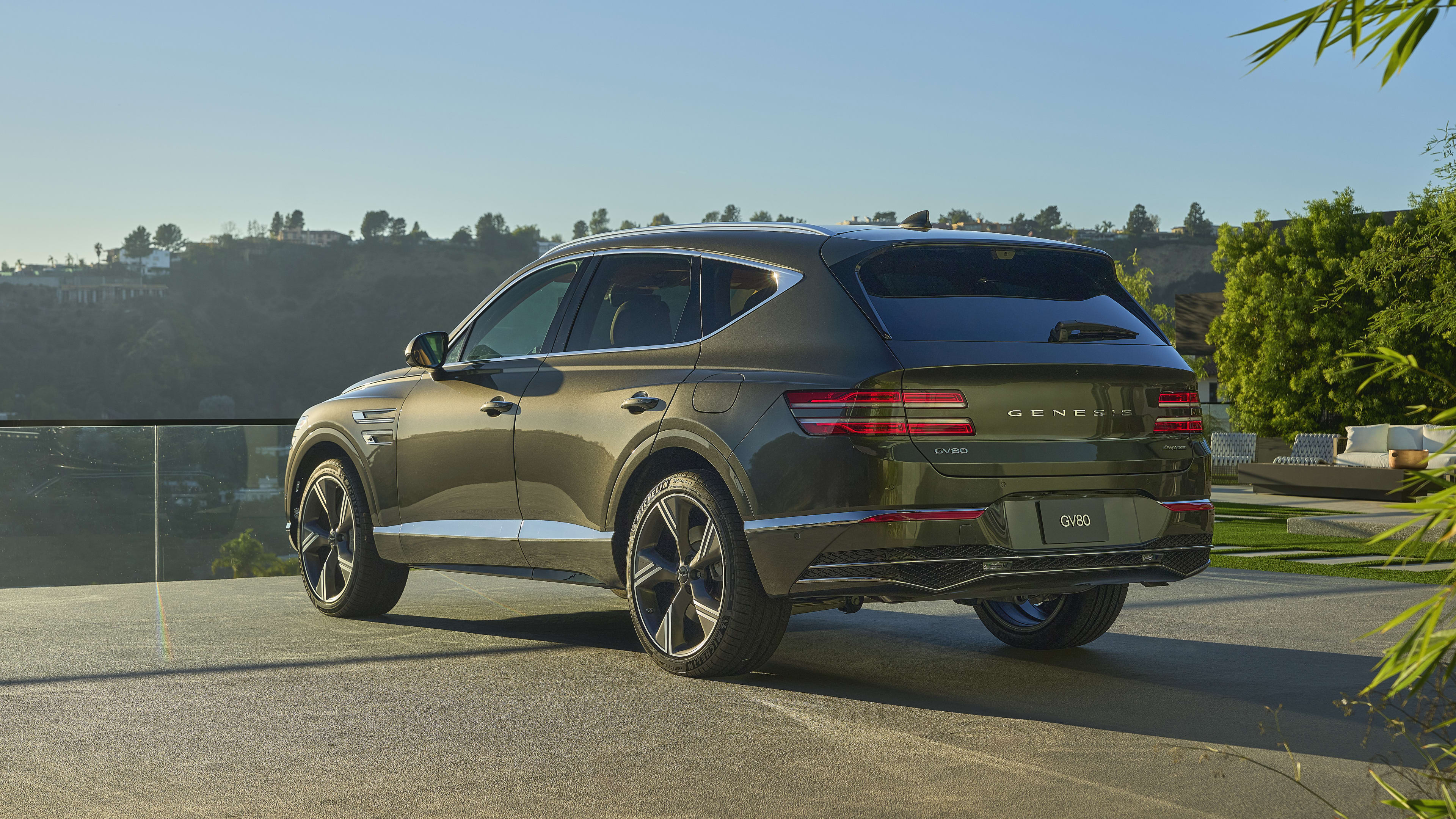 2025 Genesis GV80, new GV80 Coupe revealed for U.S., featuring 27-inch OLED display - Autoblog