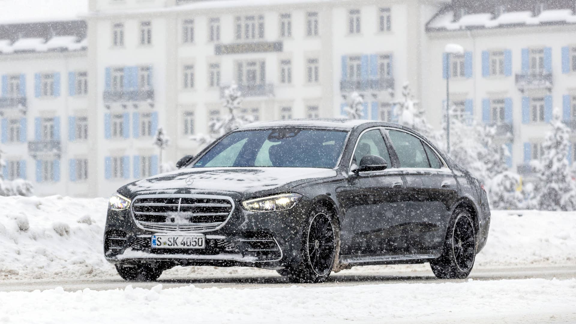 2025 Mercedes-Benz S-Class gets a few tiny modifications - Autoblog
