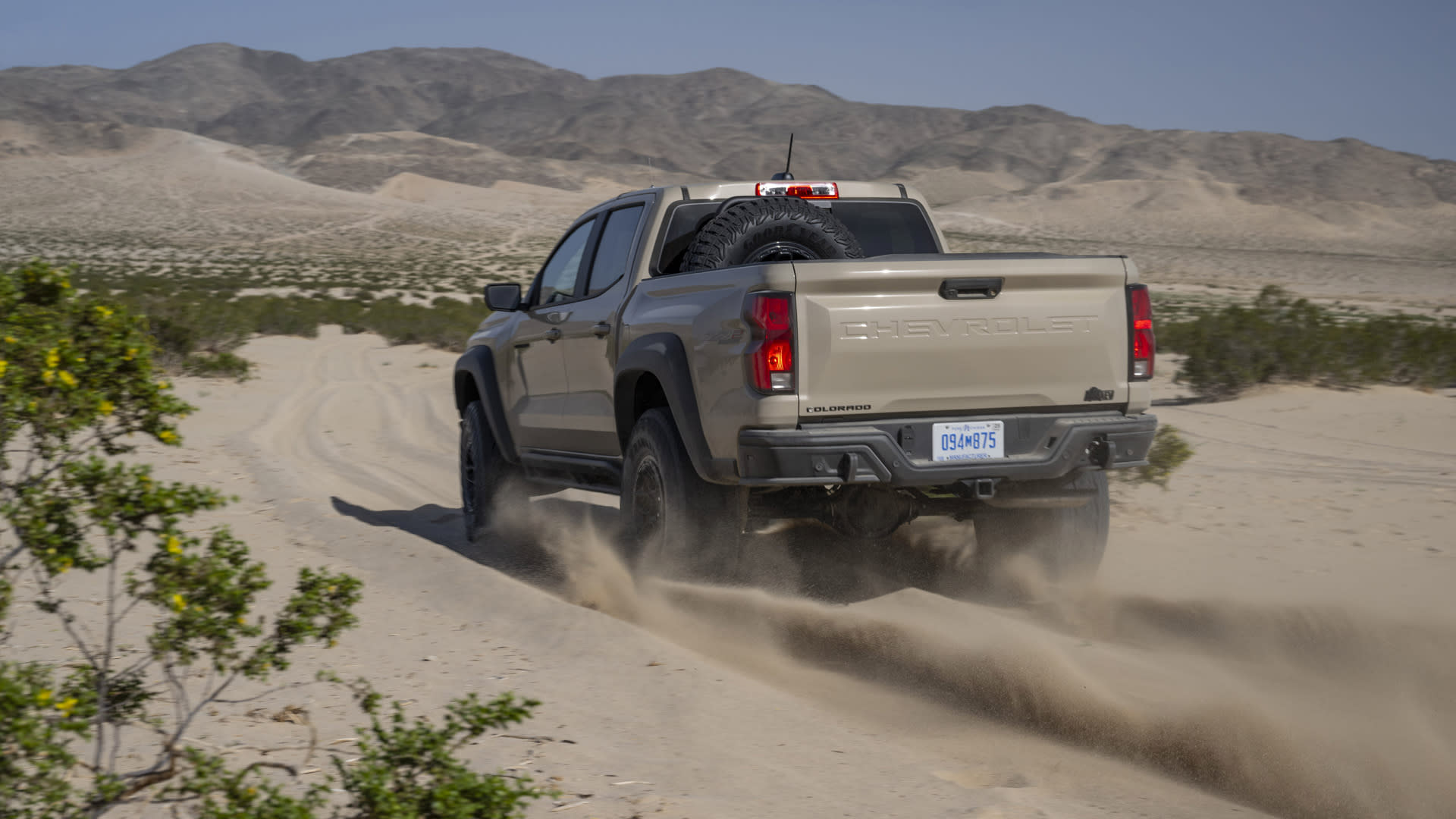 2025 Chevy Colorado ZR2 Vs. 2025 Ford Ranger Raptor: 5 Major ...