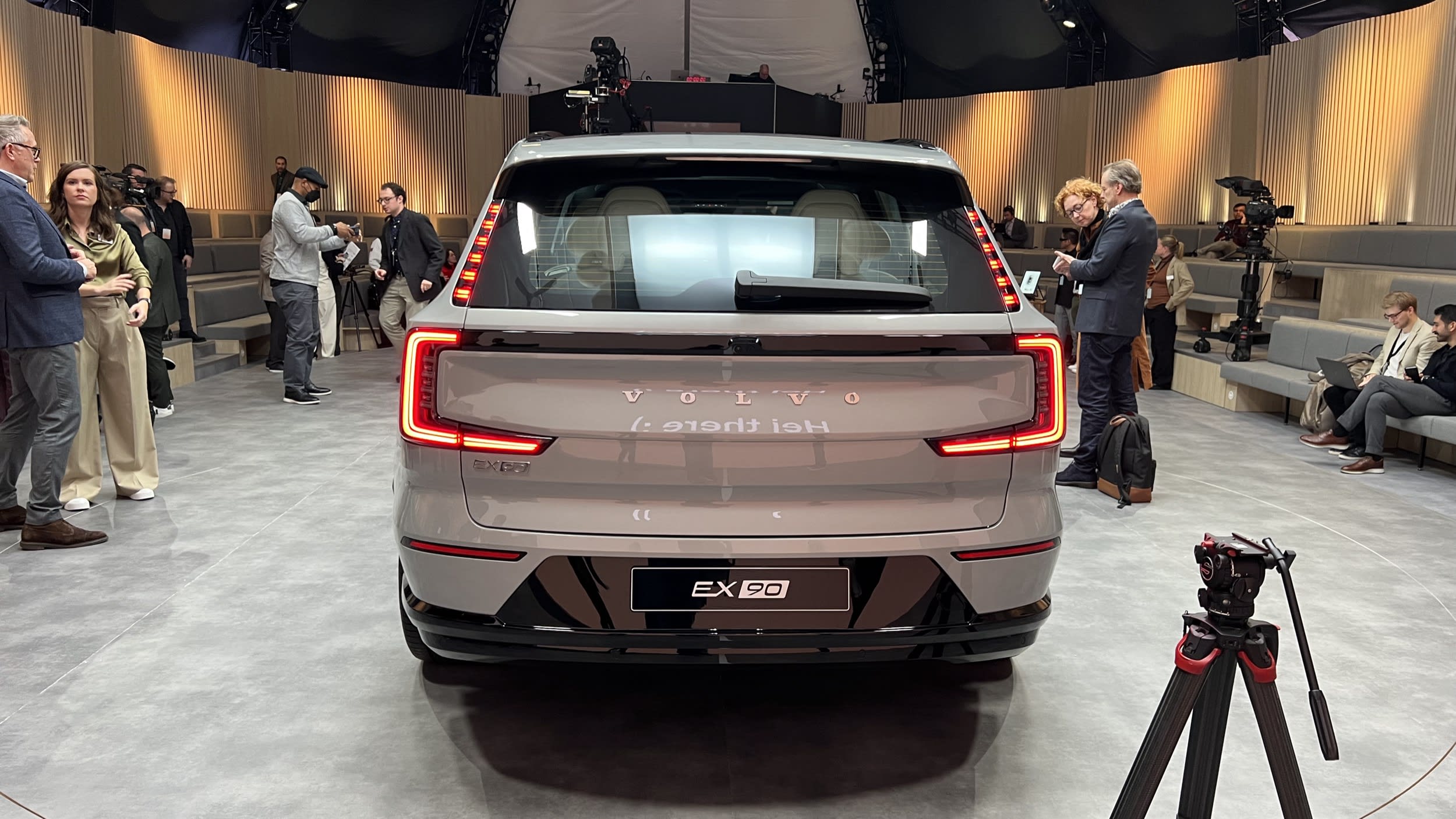 2025 Volvo EX90 now $3,300 more expensive thanks to materials costs ...