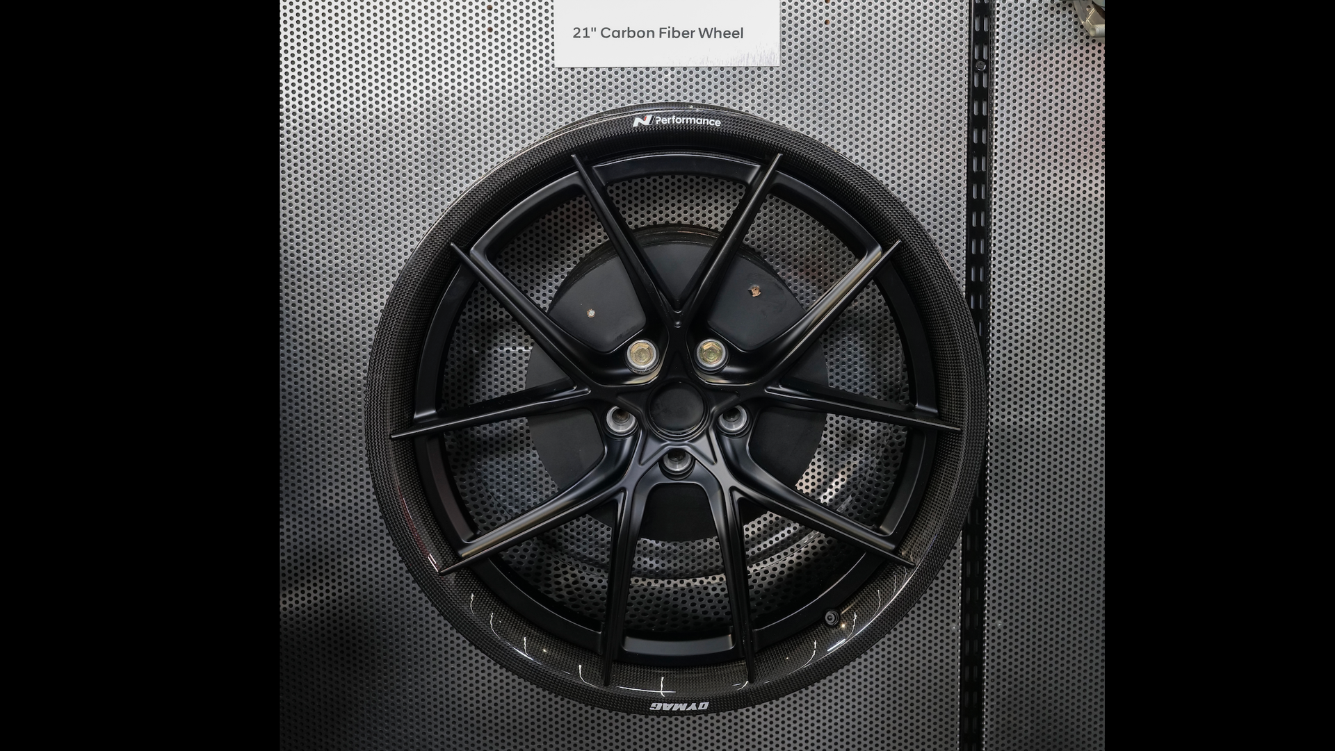 Hyundai shows a prototype carbon-hybrid wheel at Goodwood - Autoblog