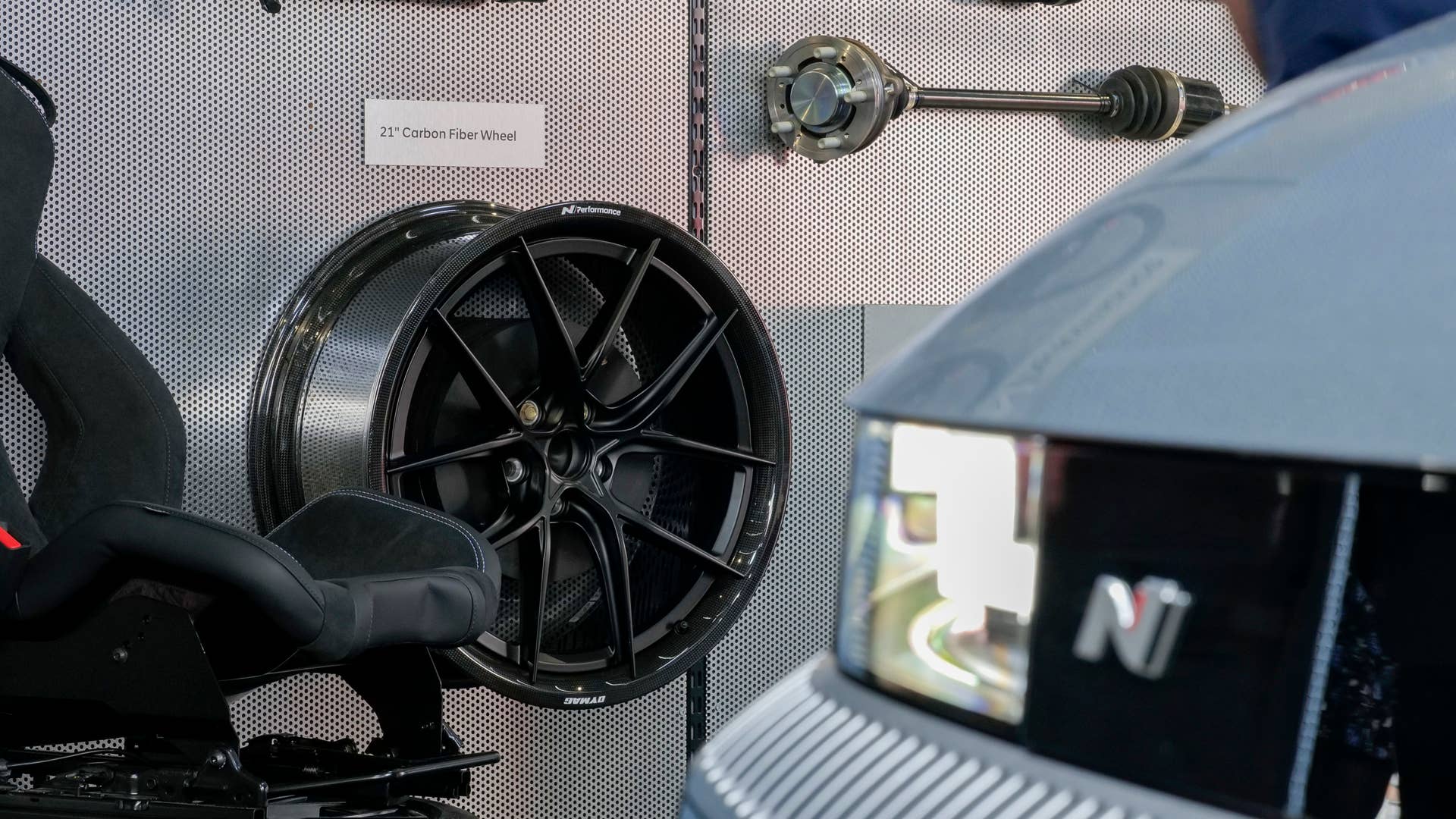 Hyundai shows a prototype carbon-hybrid wheel at Goodwood - Autoblog