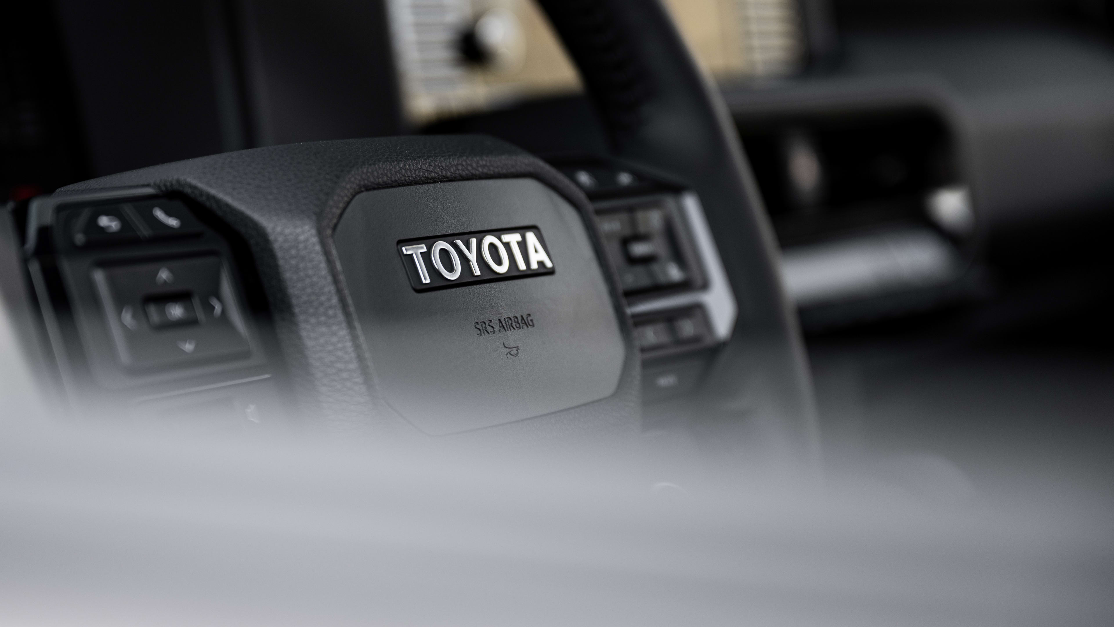 2025 Toyota 4Runner vs Land Cruiser vs the old 4Runner: How they ...