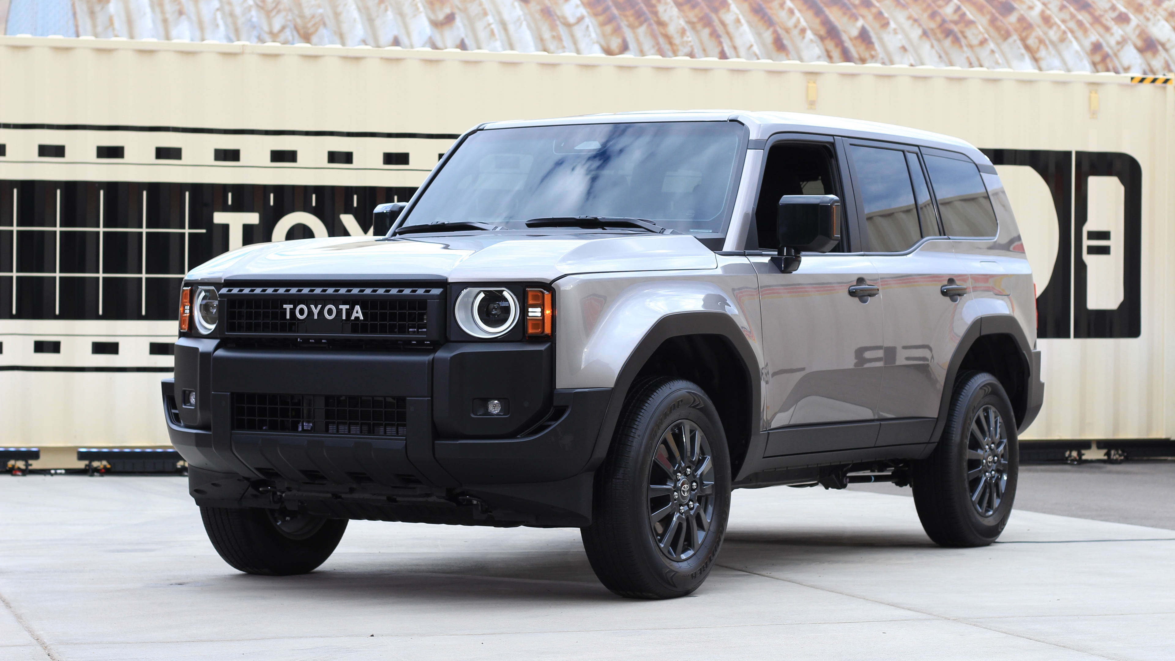 2025 Toyota 4Runner vs Land Cruiser vs the old 4Runner: How they ...