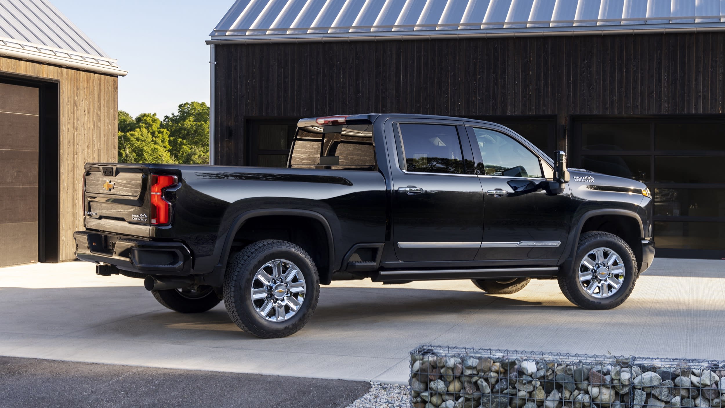 2024 Chevy Silverado HD gets more powerful turbodiesel V8s, nicer ...
