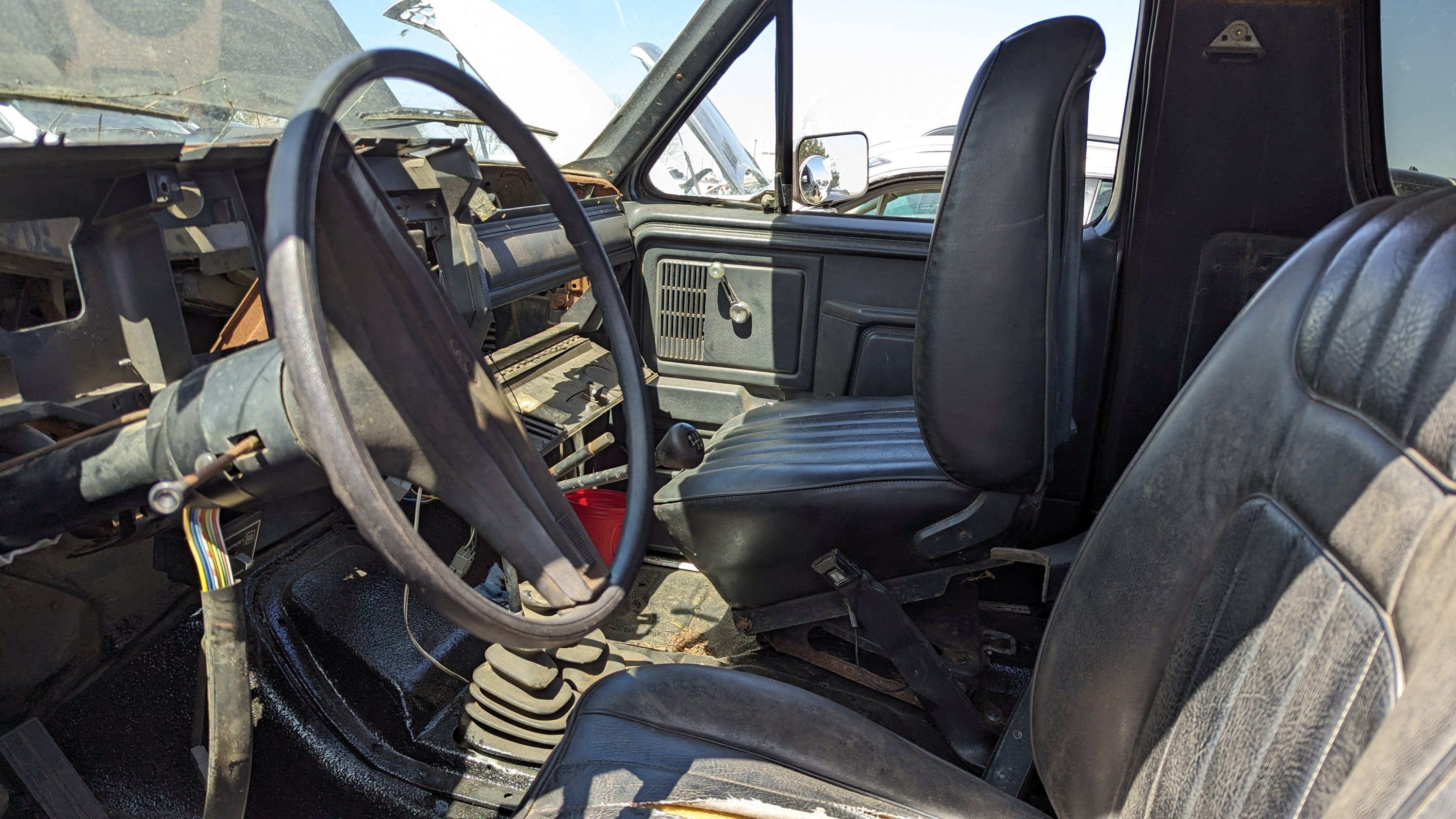 1983 ford bronco engine options