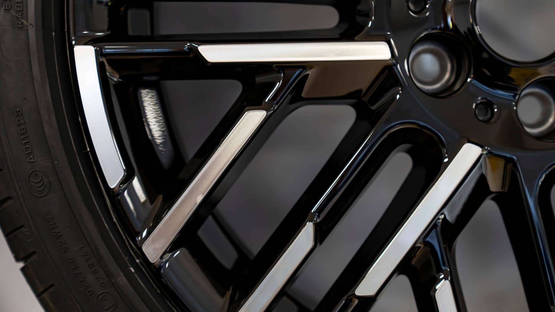 Mini reveals new design details, including a round touchscreen - Autoblog
