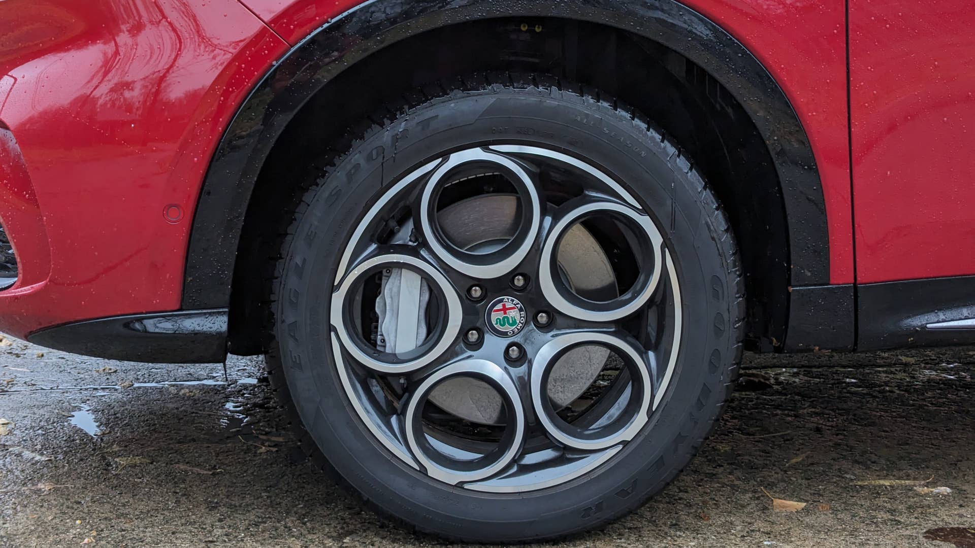 2024 Alfa Romeo Tonale Review: A fun compact SUV with a green spin ...