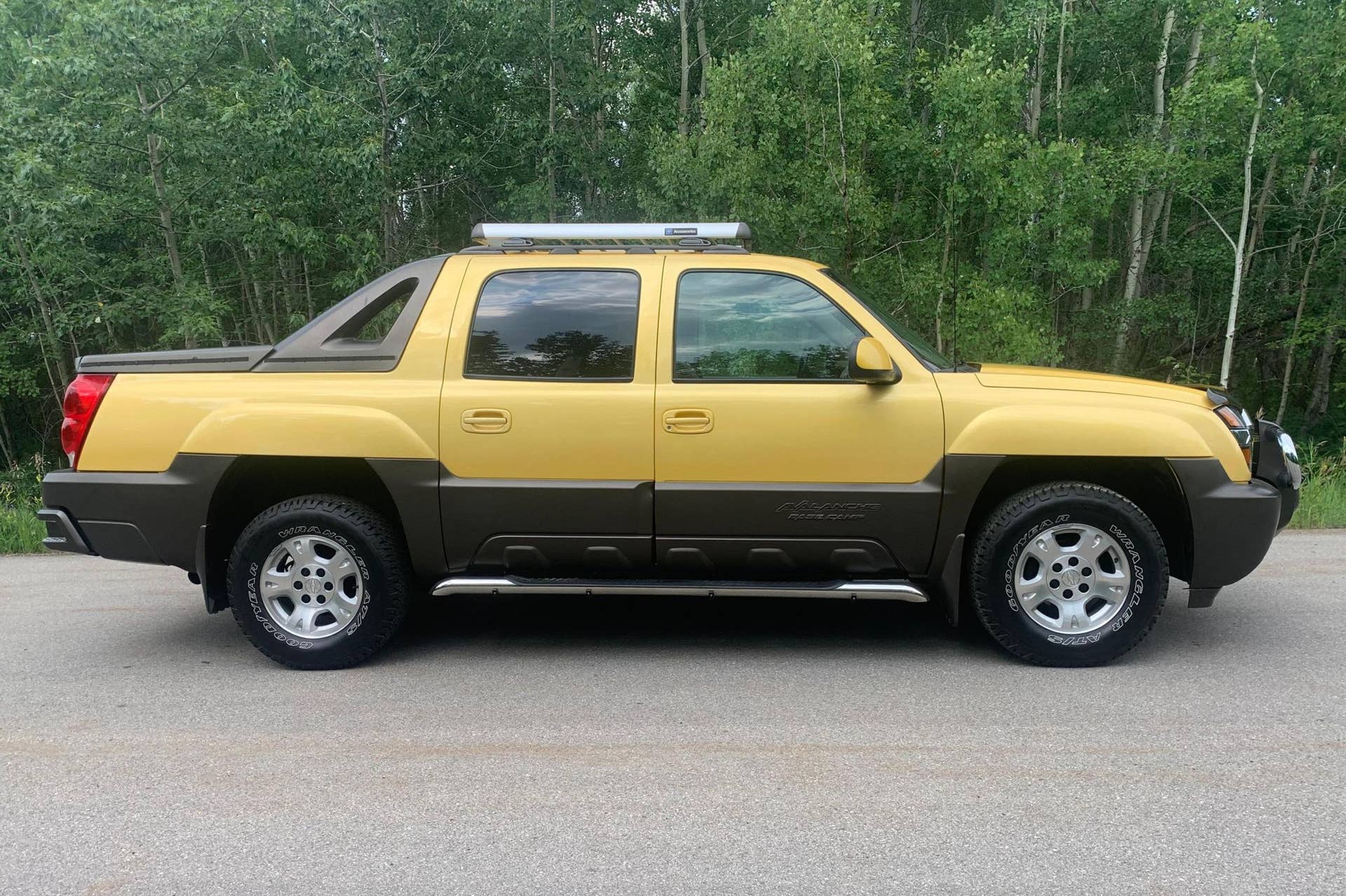 2002 Chevrolet Avalanche Base Camp concept pops up on Cars & Bids ...