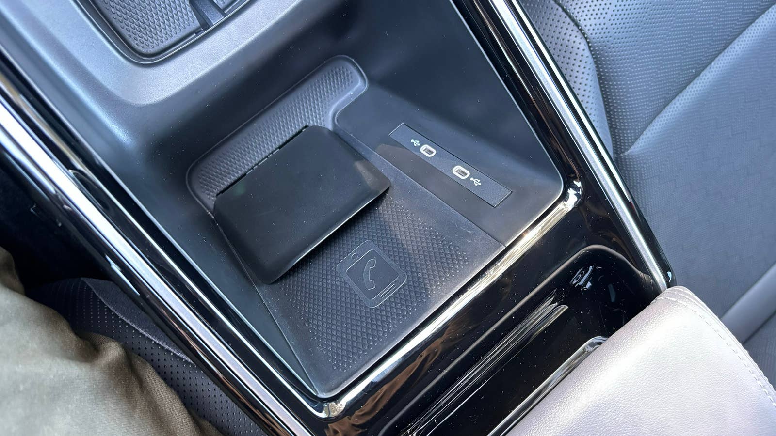 2024 Volkswagen ID.4 Review: More power and interior updates yield a ...