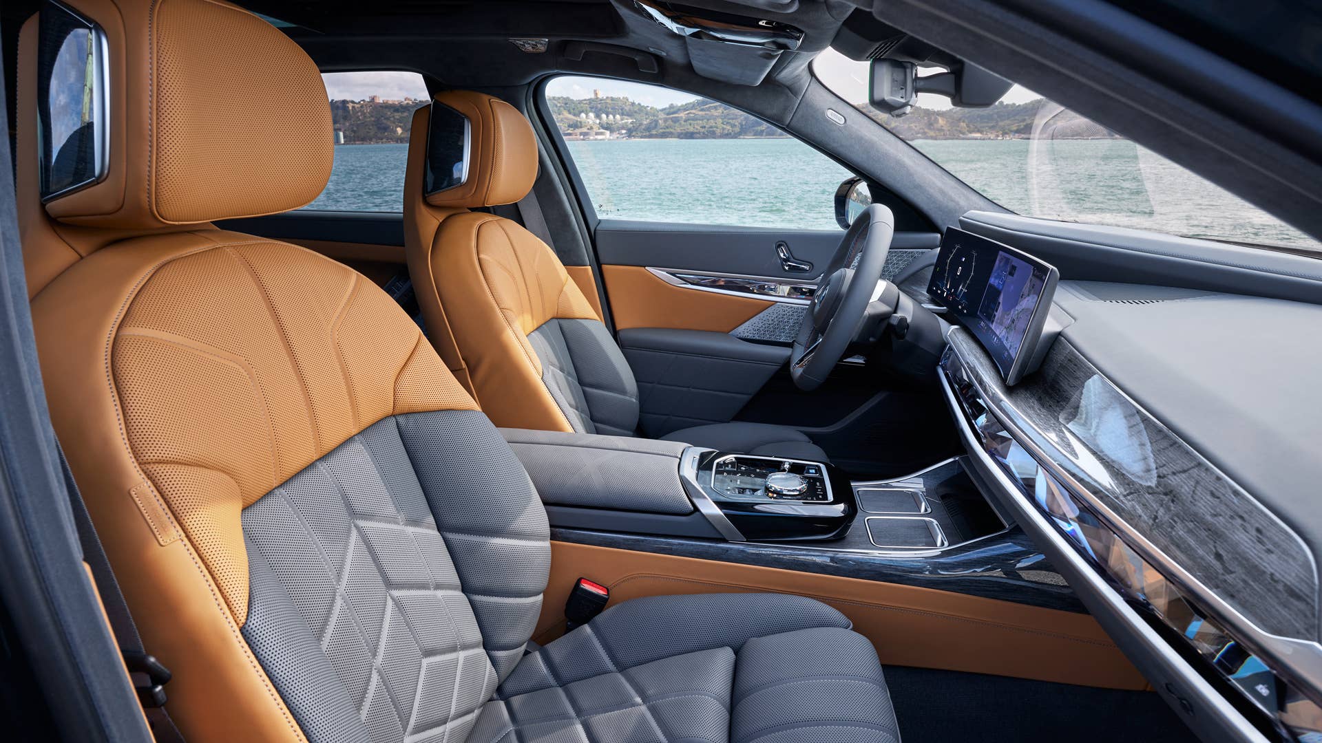 2024 BMW i7 M70 First Drive Review: Are 114 extra horses worth 44,000 ...