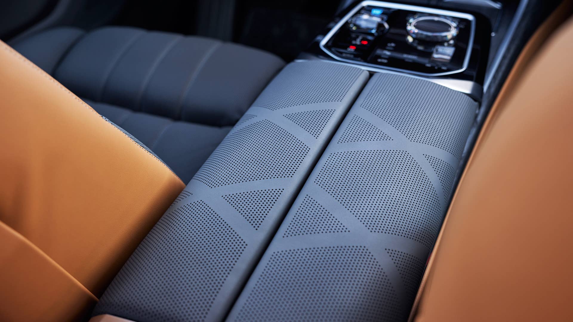 2024 BMW i7 M70 First Drive Review: Are 114 extra horses worth 44,000 ...