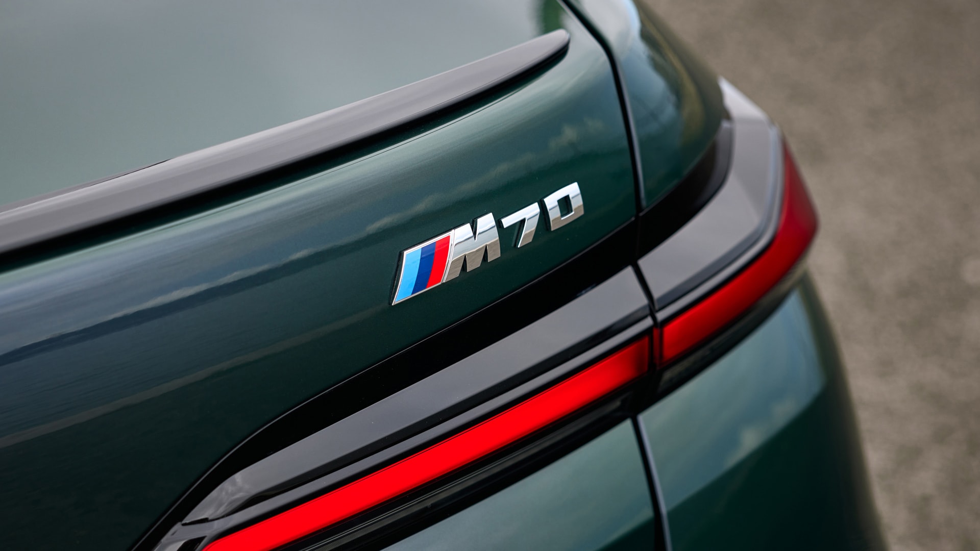 2024 BMW i7 M70 First Drive Review: Are 114 extra horses worth 44,000 ...