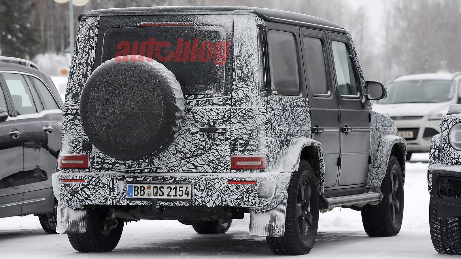 Mercedes-Benz EQG keeps concept's looks in spy photos - Autoblog