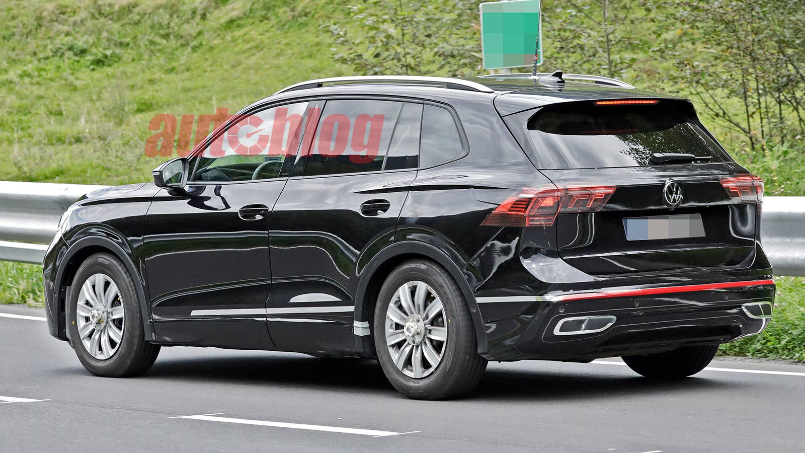 VW Tiguan next-generation spy photos show Golf-inspired look - Autoblog