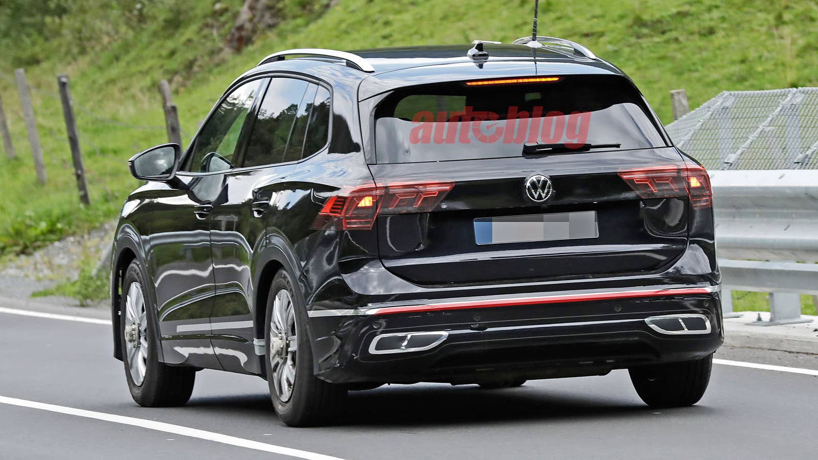 VW Tiguan next-generation spy photos show Golf-inspired look - Autoblog