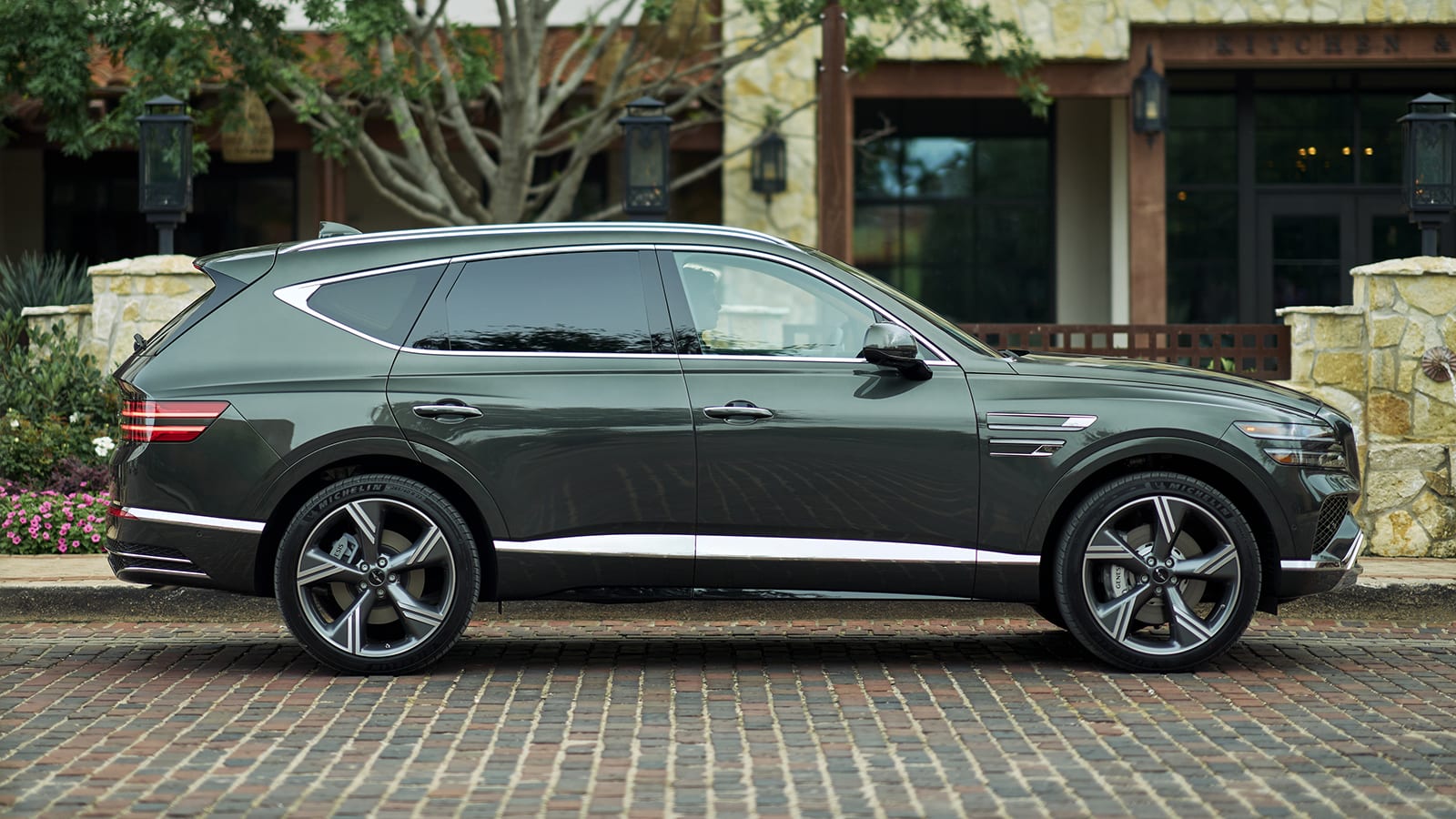 2025 Genesis GV80 Review: Beautiful looks backed up by true luxury - Autoblog