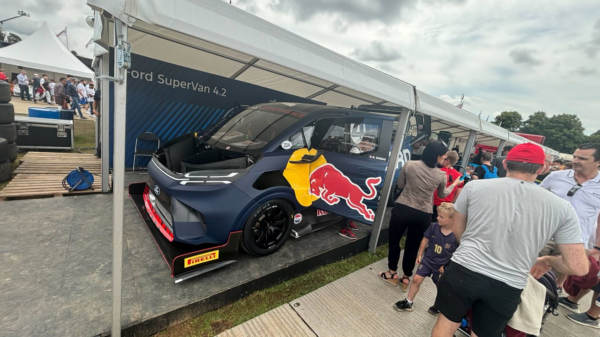 Ford Supervan 4.2 handily takes first in the Goodwood Hillclimb - Autoblog