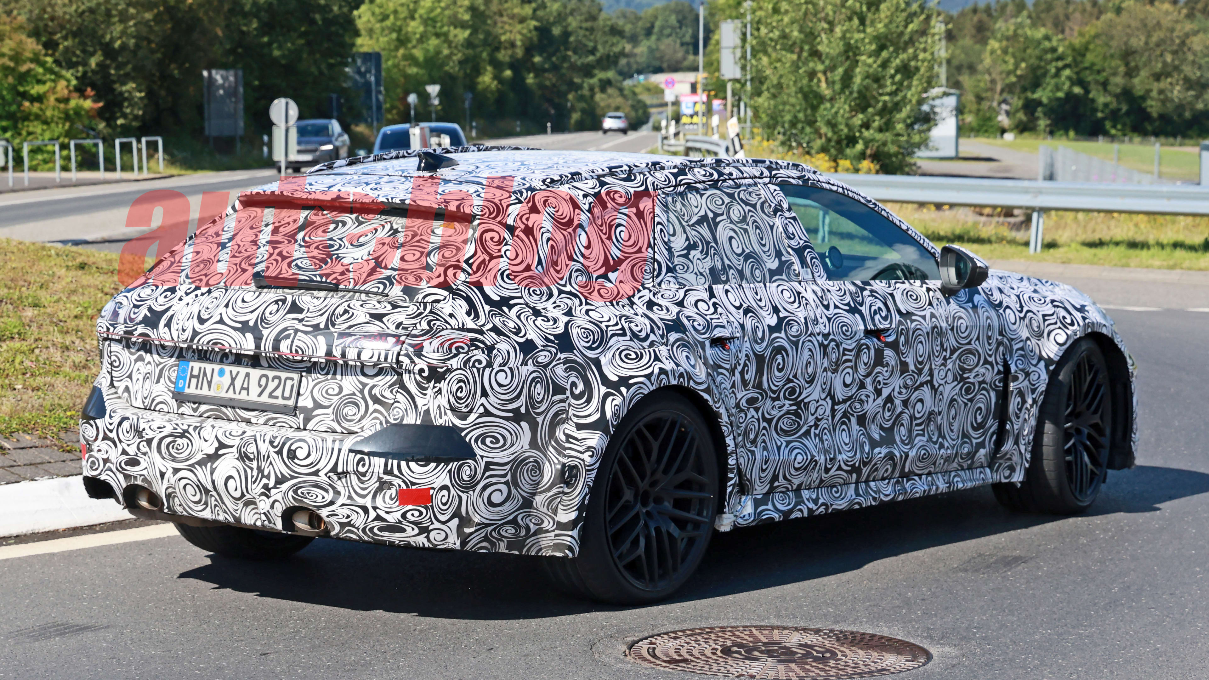 Next-gen Audi RS 7 Avant caught testing in new spy photos - Autoblog