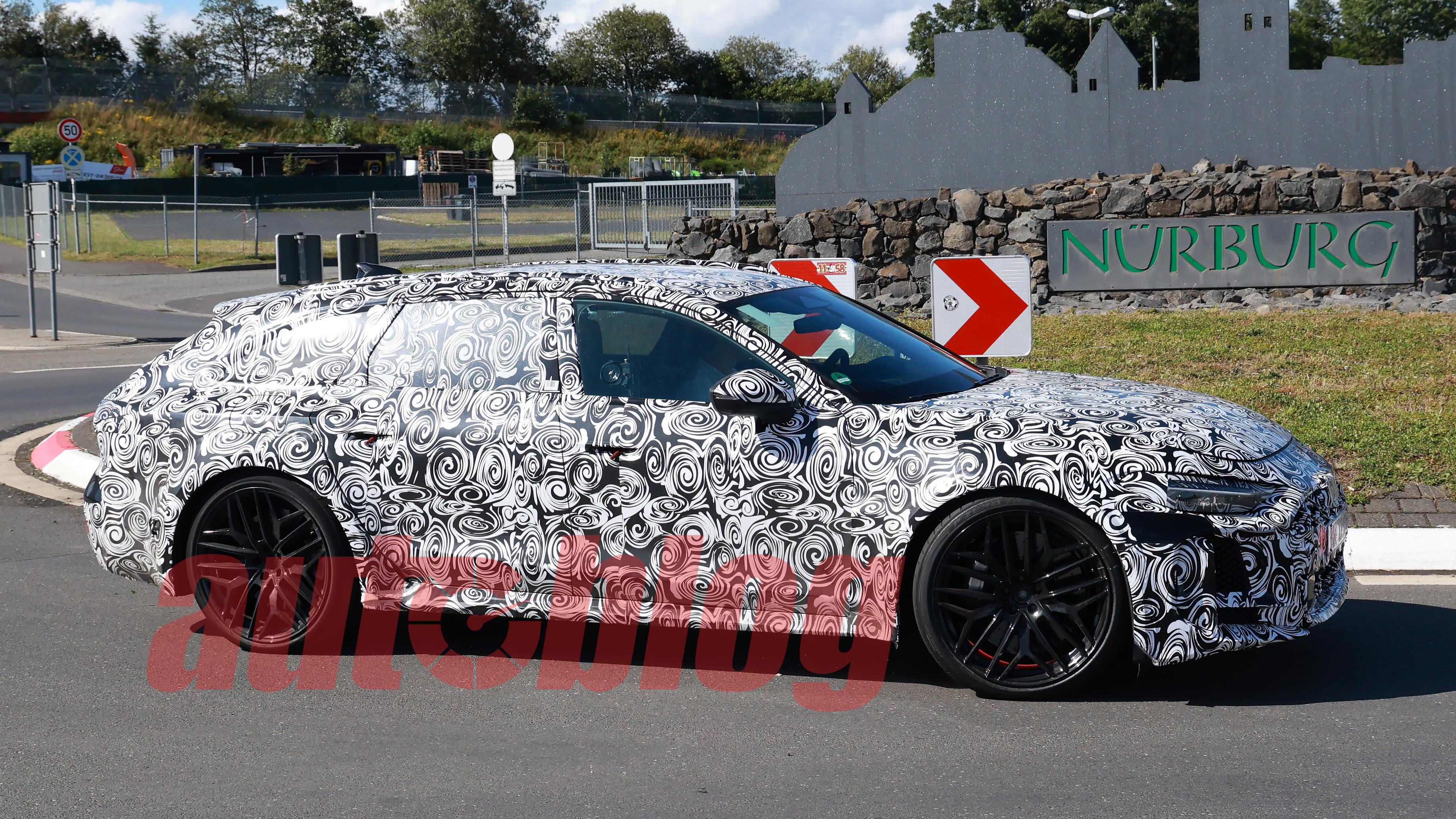 Next-gen Audi RS 7 Avant caught testing in new spy photos - Autoblog