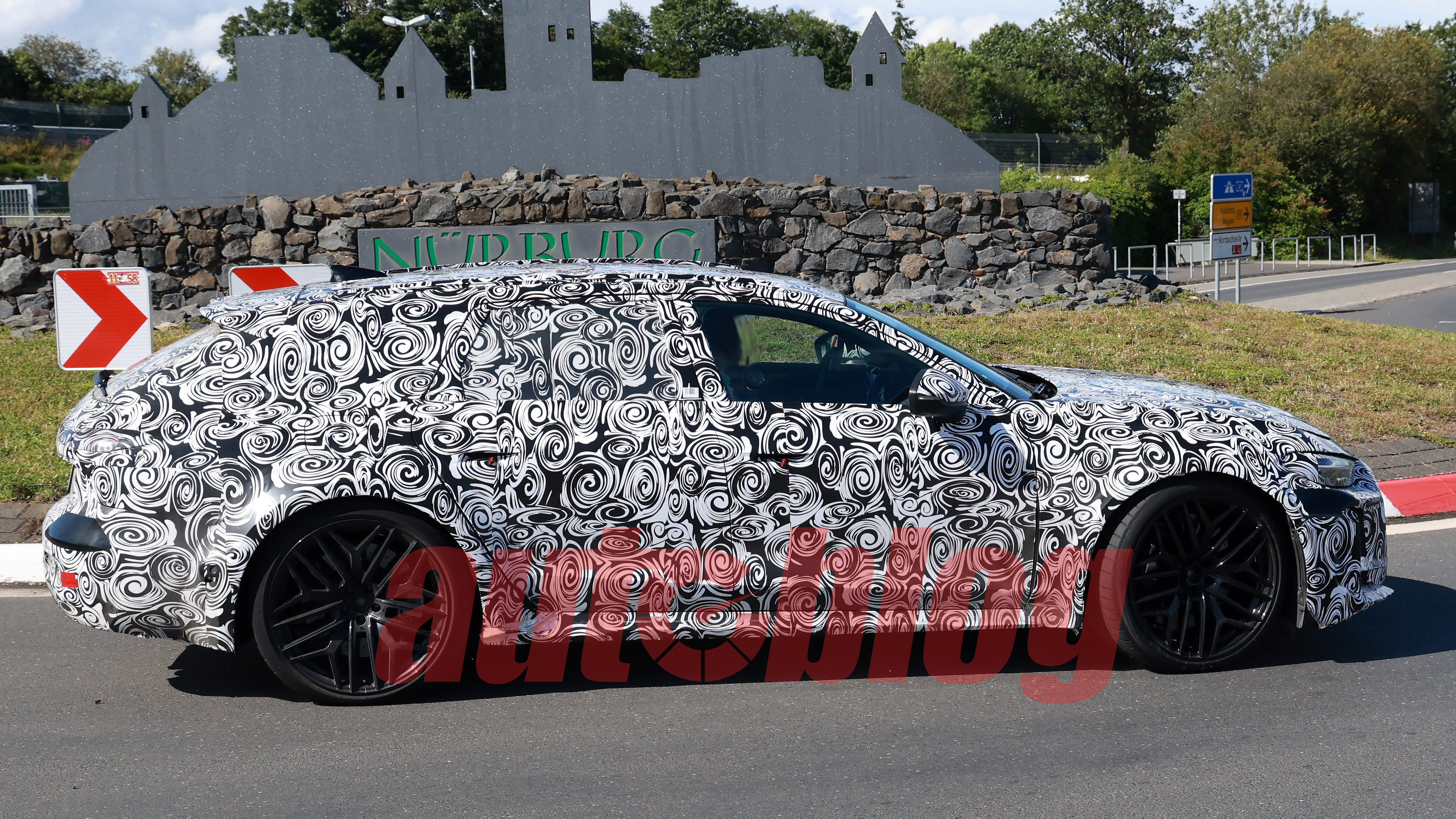 Next-gen Audi RS 7 Avant caught testing in new spy photos - Autoblog