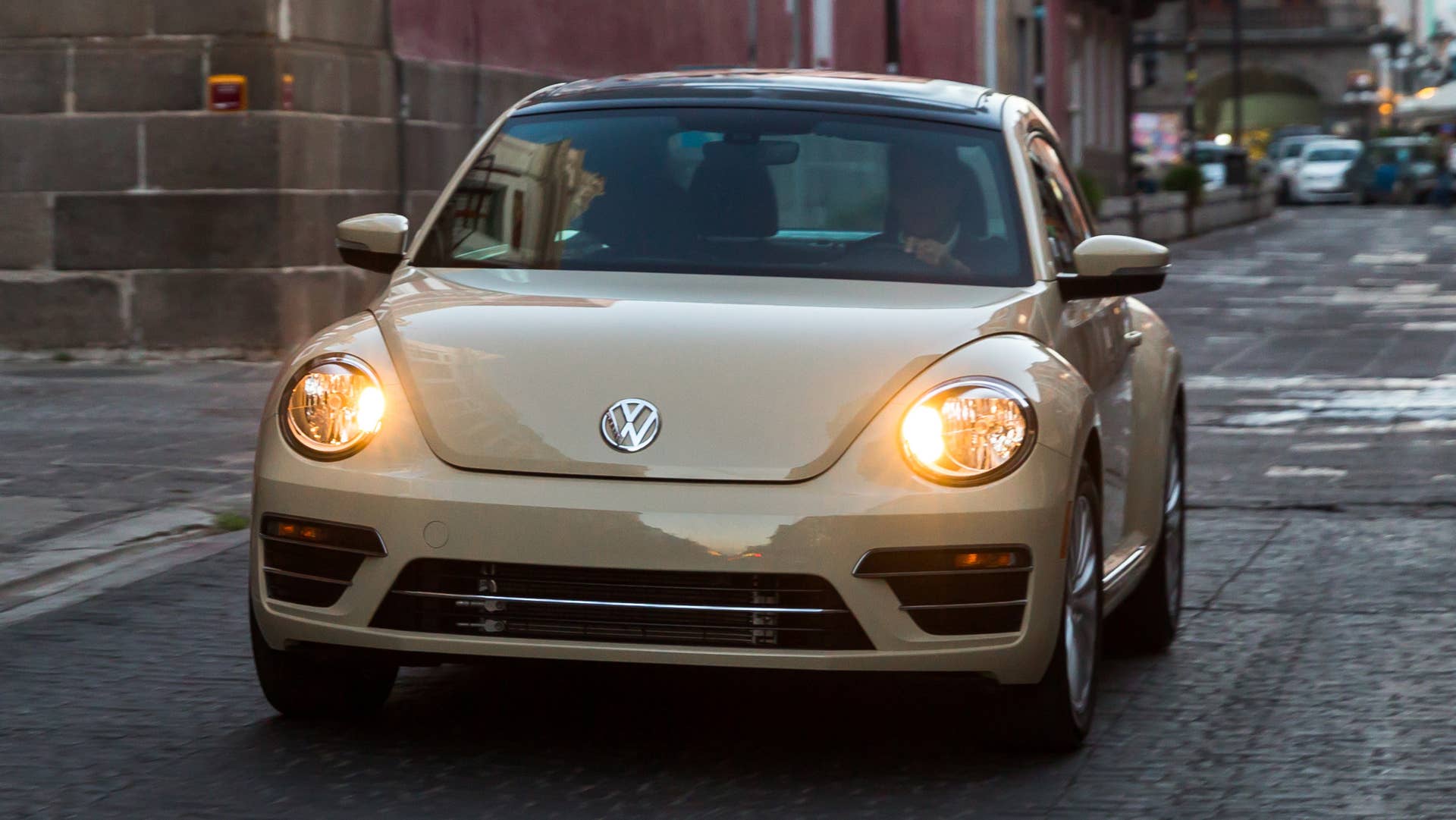 2019 VW Beetle Final Edition Review | A car out of time in more ways ...
