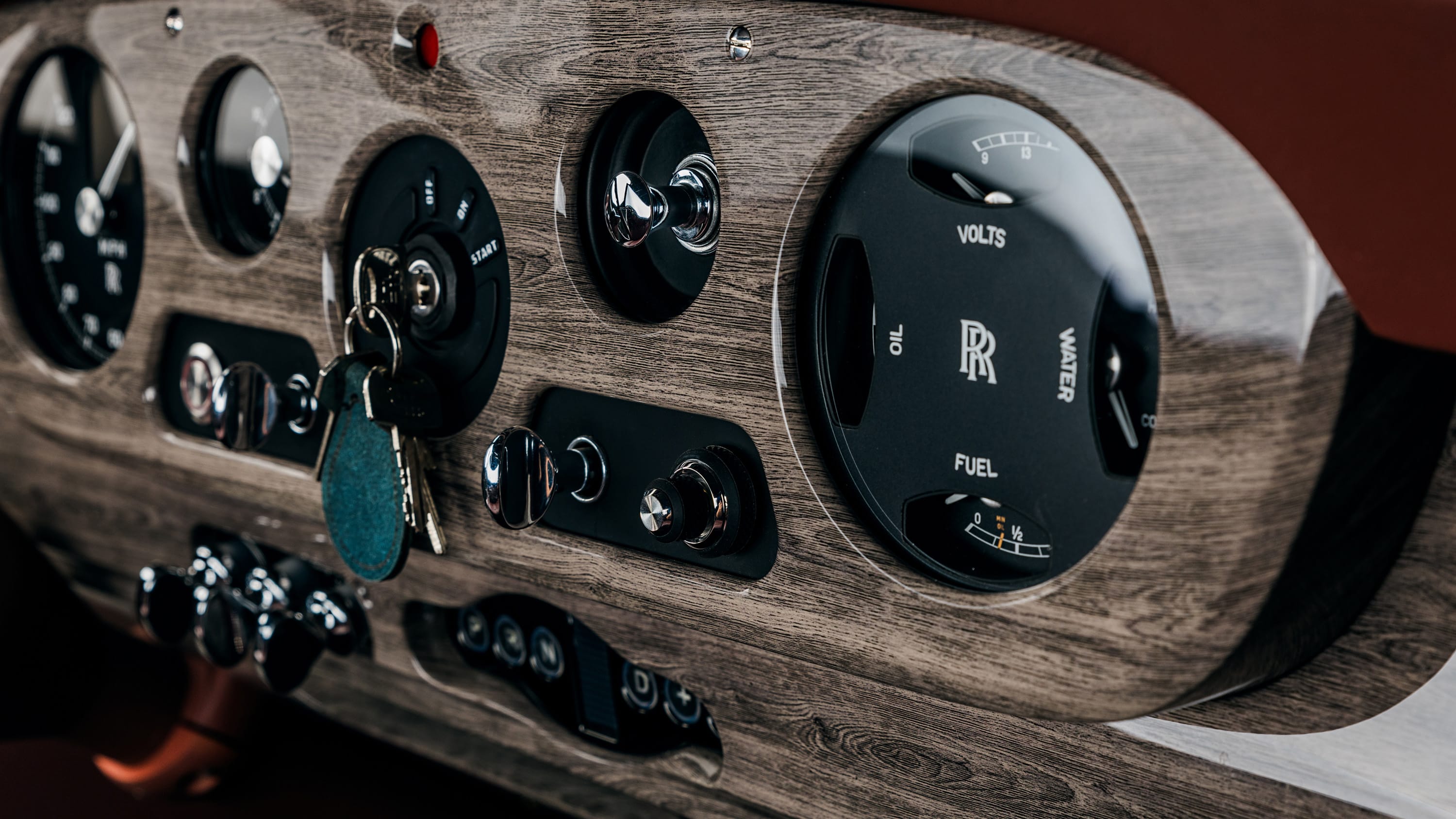 Ringbrothers' 'Paramount' 1961 Rolls-Royce Silver Cloud II wafts into SEMA - Autoblog