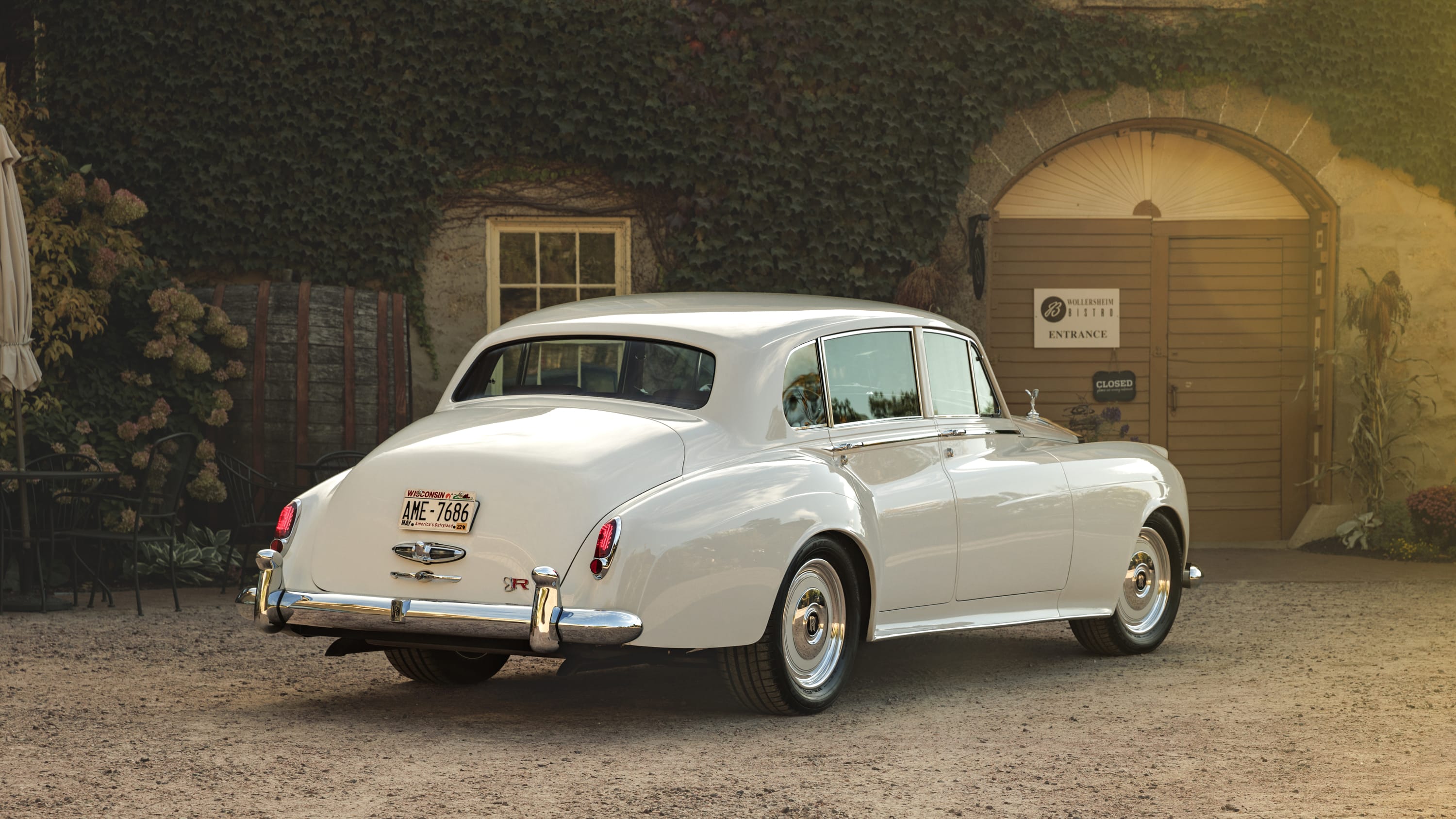 Ringbrothers' 'Paramount' 1961 Rolls-Royce Silver Cloud II wafts into SEMA - Autoblog