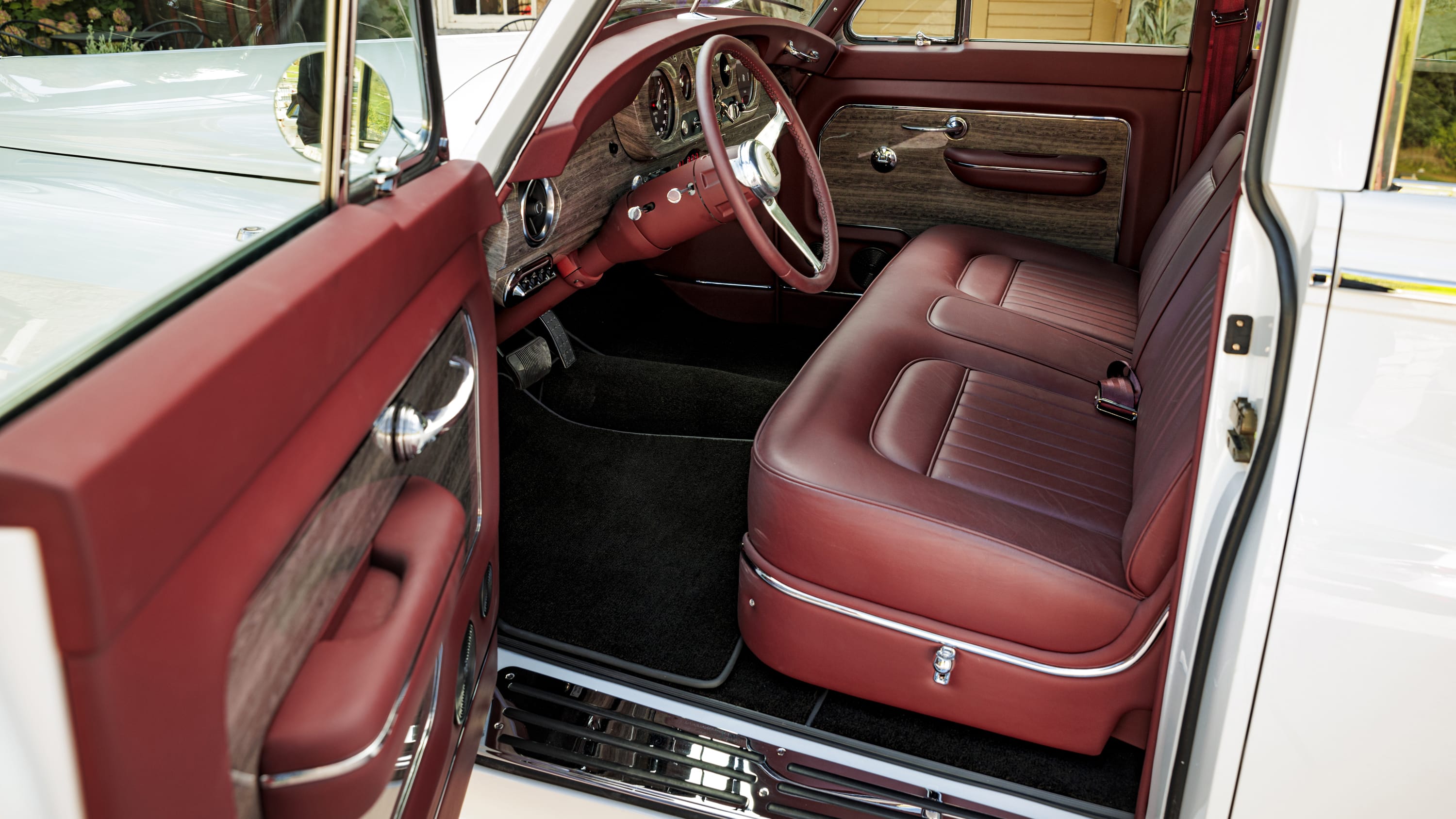 Ringbrothers' 'Paramount' 1961 Rolls-Royce Silver Cloud II wafts into SEMA - Autoblog