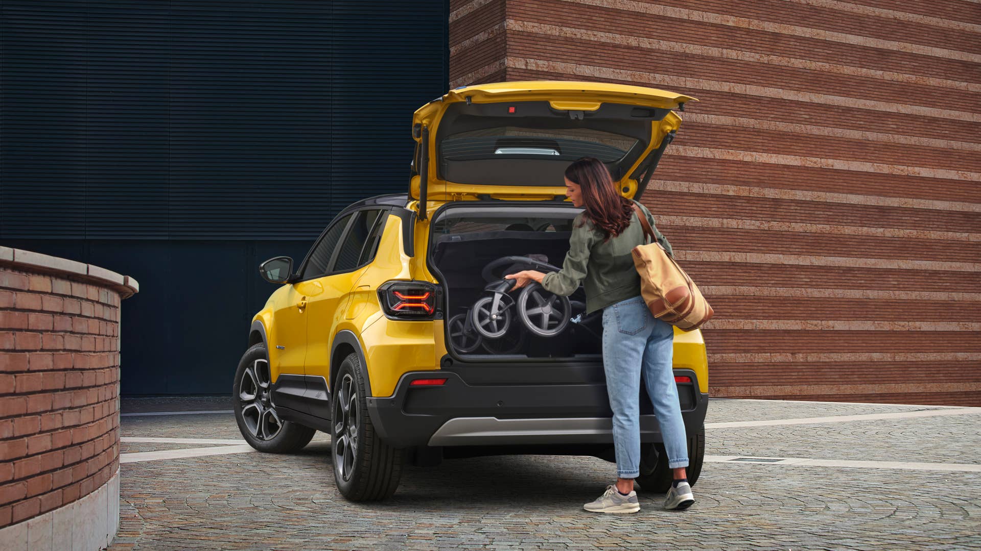 Jeep Avenger EV revealed at Paris Motor Show with FWD and 249 miles of ...