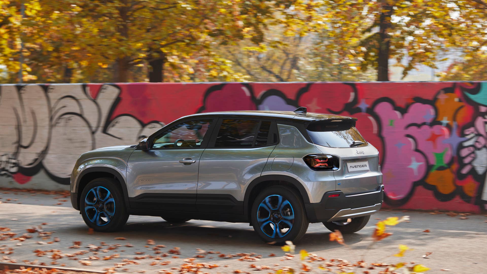 Jeep Avenger EV revealed at Paris Motor Show with FWD and 249 miles of ...