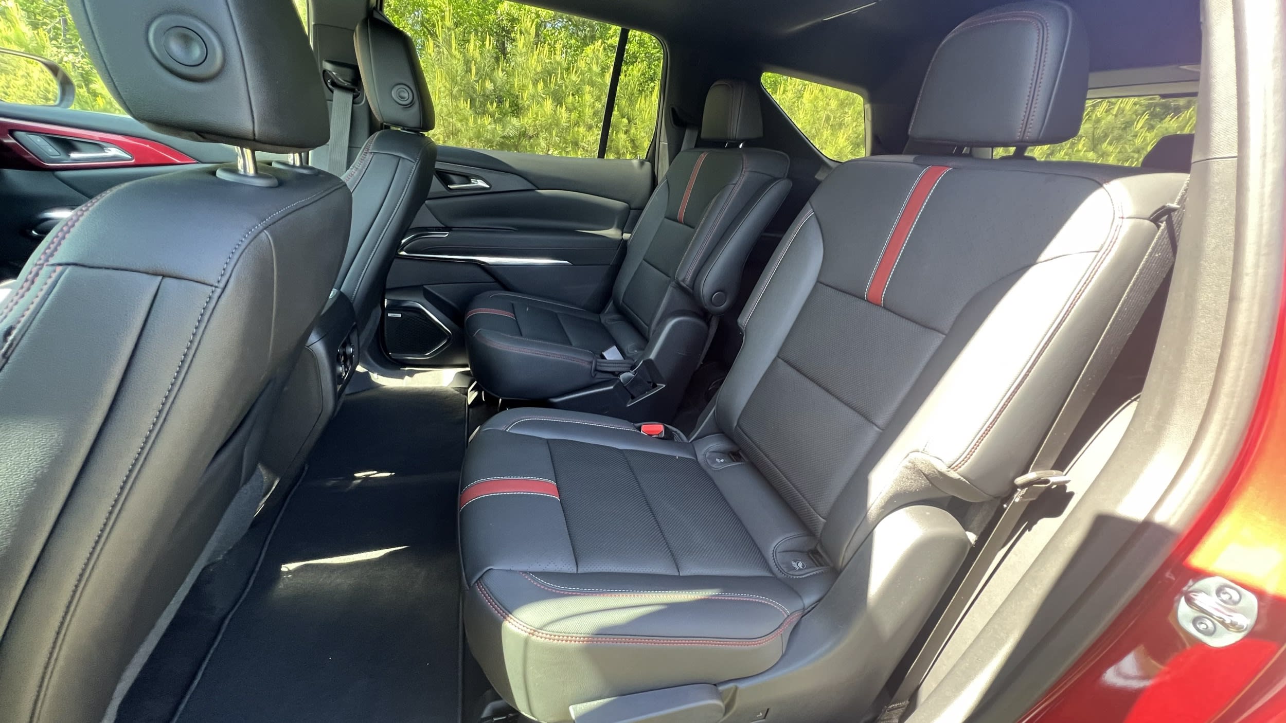 2025 Chevrolet Traverse restores the High Country trim, drops LS trim ...