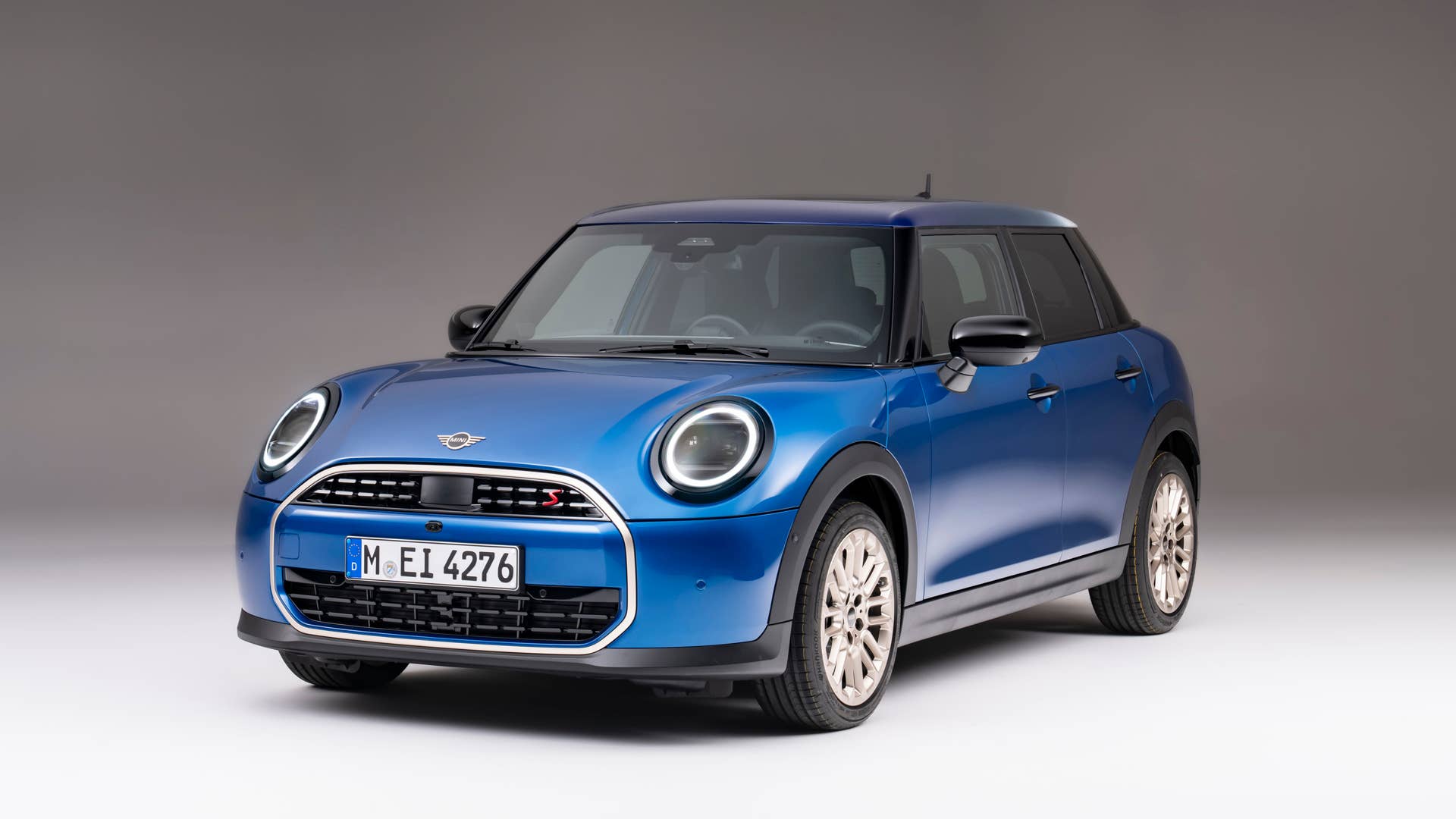 2025 Mini Cooper four-door makes more room for the people in the back ...