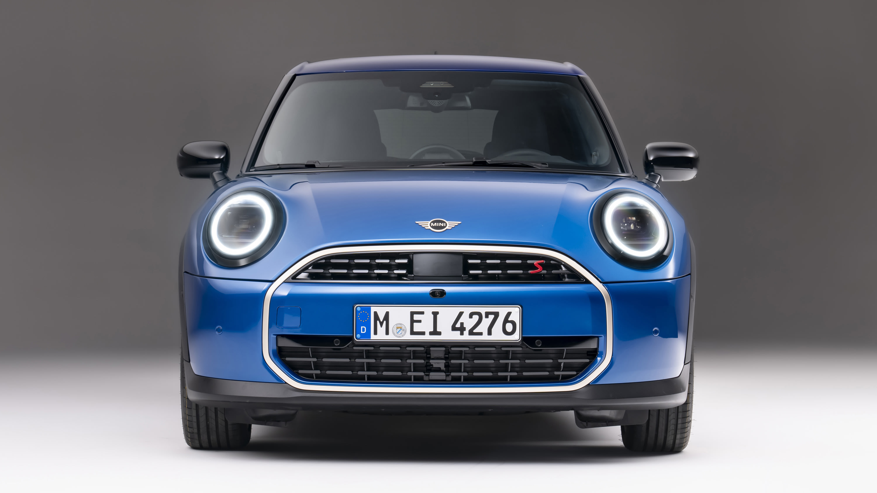 2025 Mini Cooper four-door makes more room for the people in the back ...