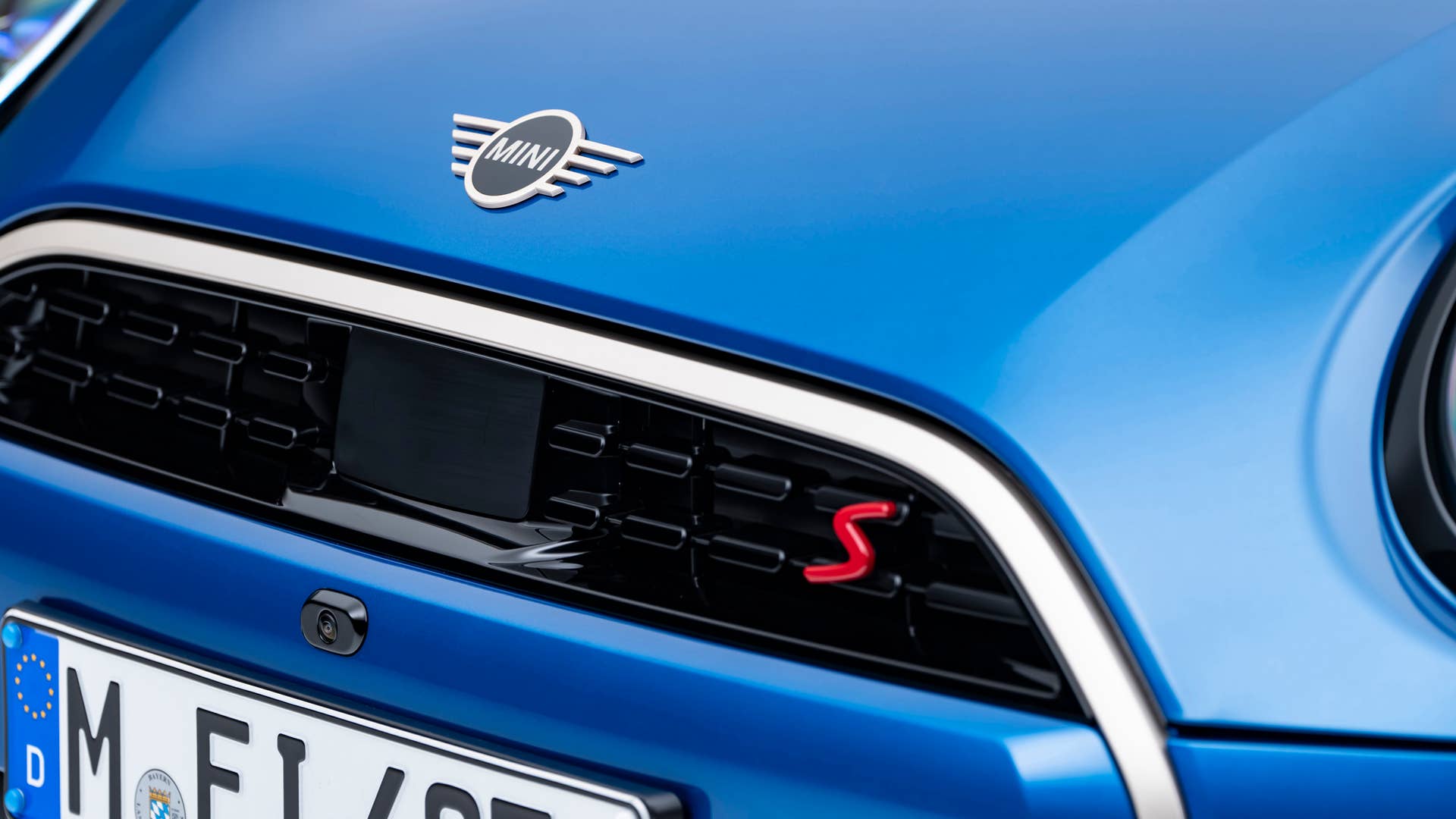 2025 Mini Cooper four-door makes more room for the people in the back ...